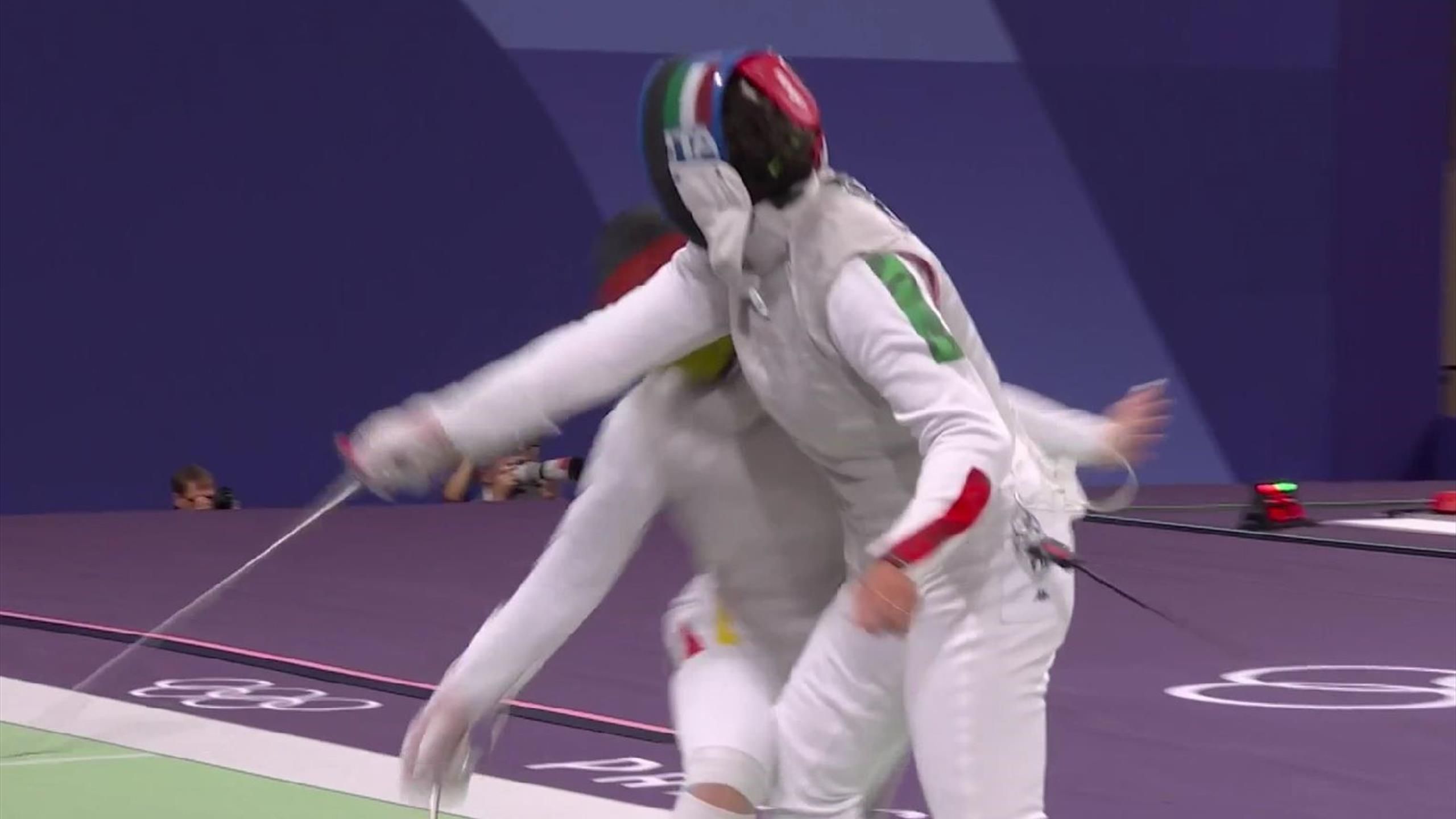 Olympia 2024 - Florett: Ellenbogenschlag! Anne Sauer scheidet bei ...