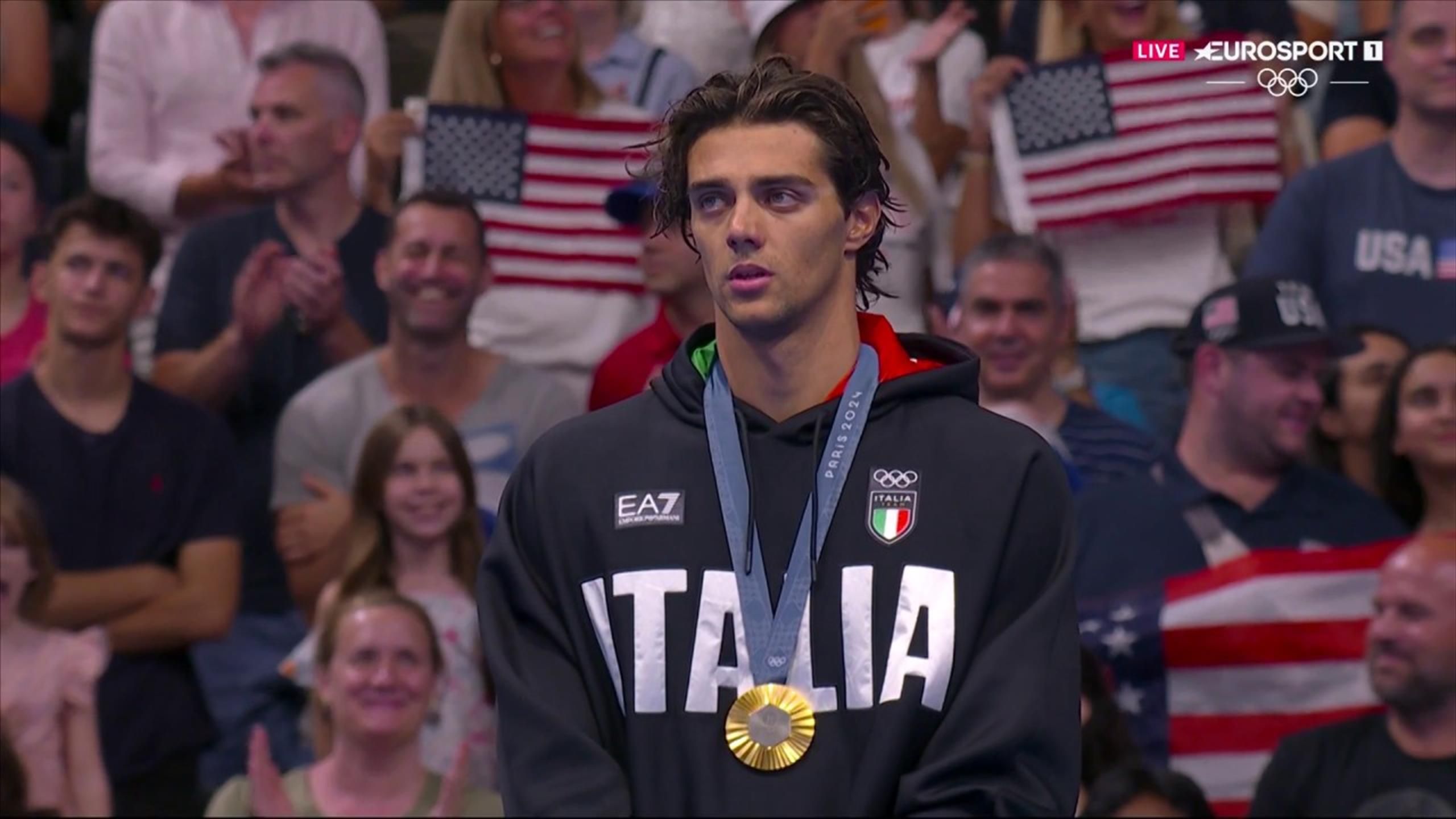 Thomas Ceccon in lacrime sul podio: rivivi la premiazione del suo ...