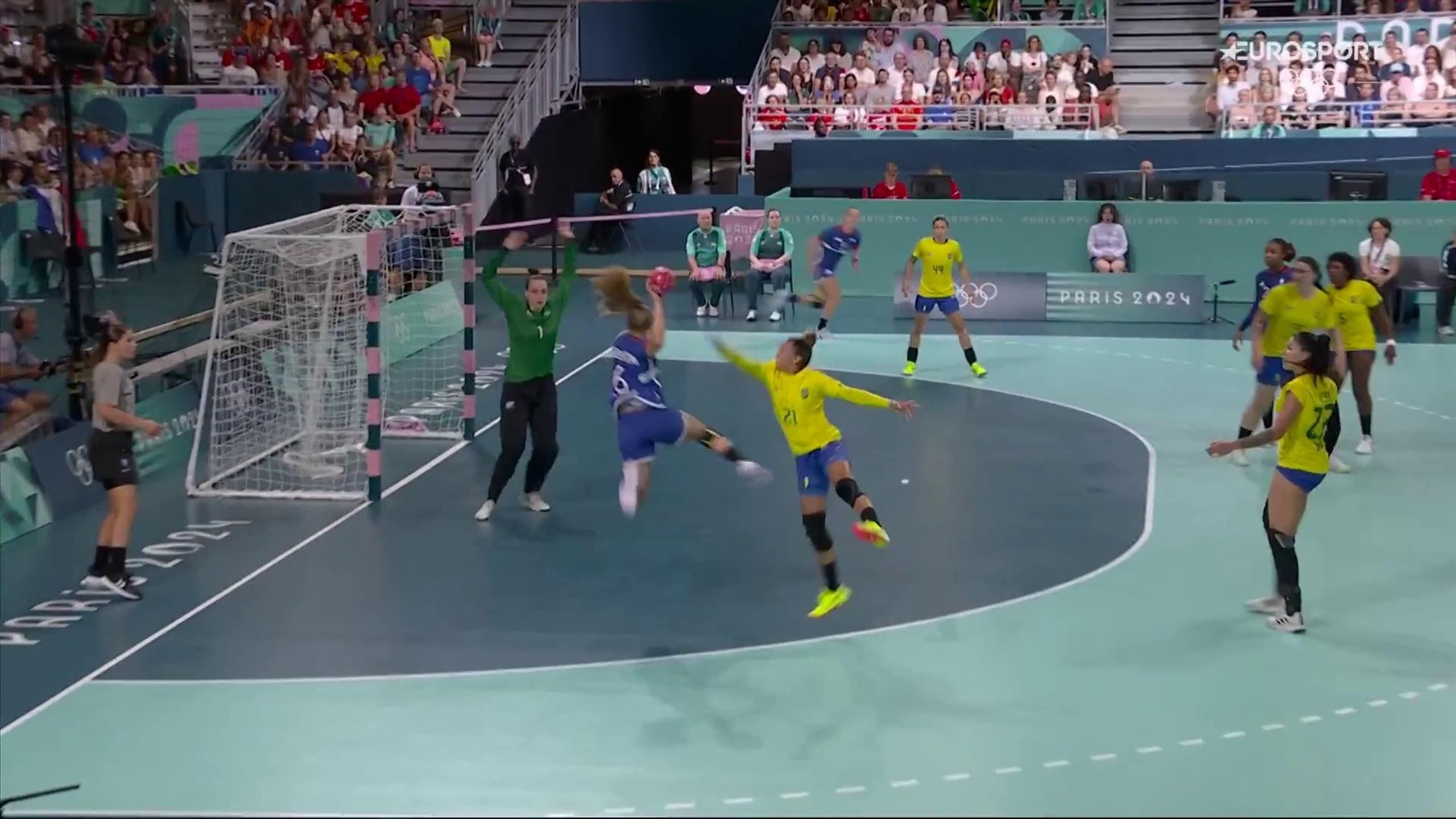 Jeux Olympiques - Passe à l'aveugle et kung-fu : les Bleues s'offrent ...