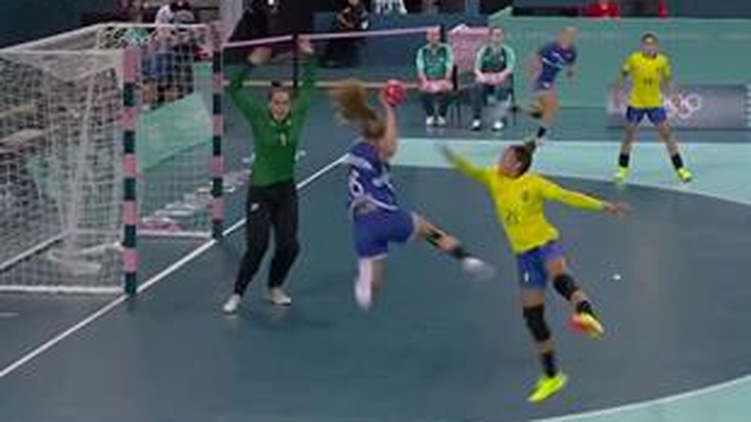Jeux Olympiques - Passe à l'aveugle et kung-fu : les Bleues s'offrent ...