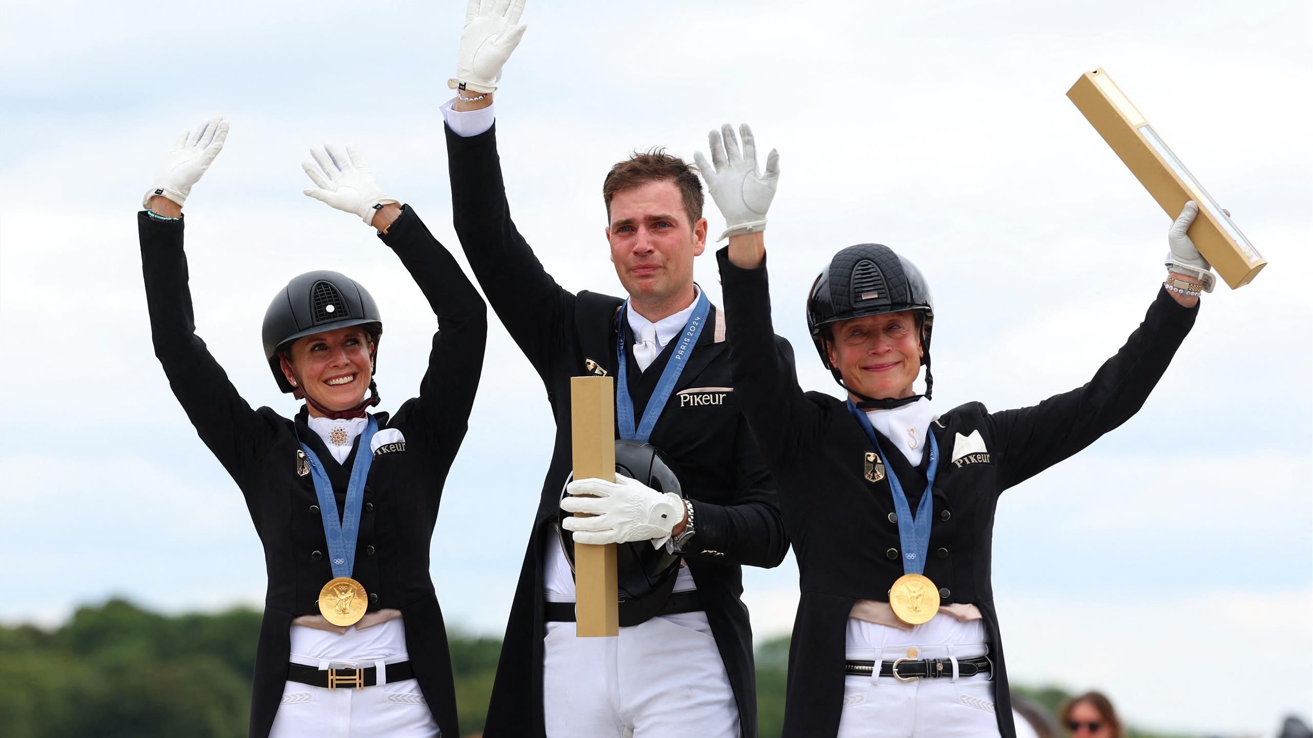 Olympia 2024: So emotional ist das Deutsche Dressur-Gold - Bredow ...