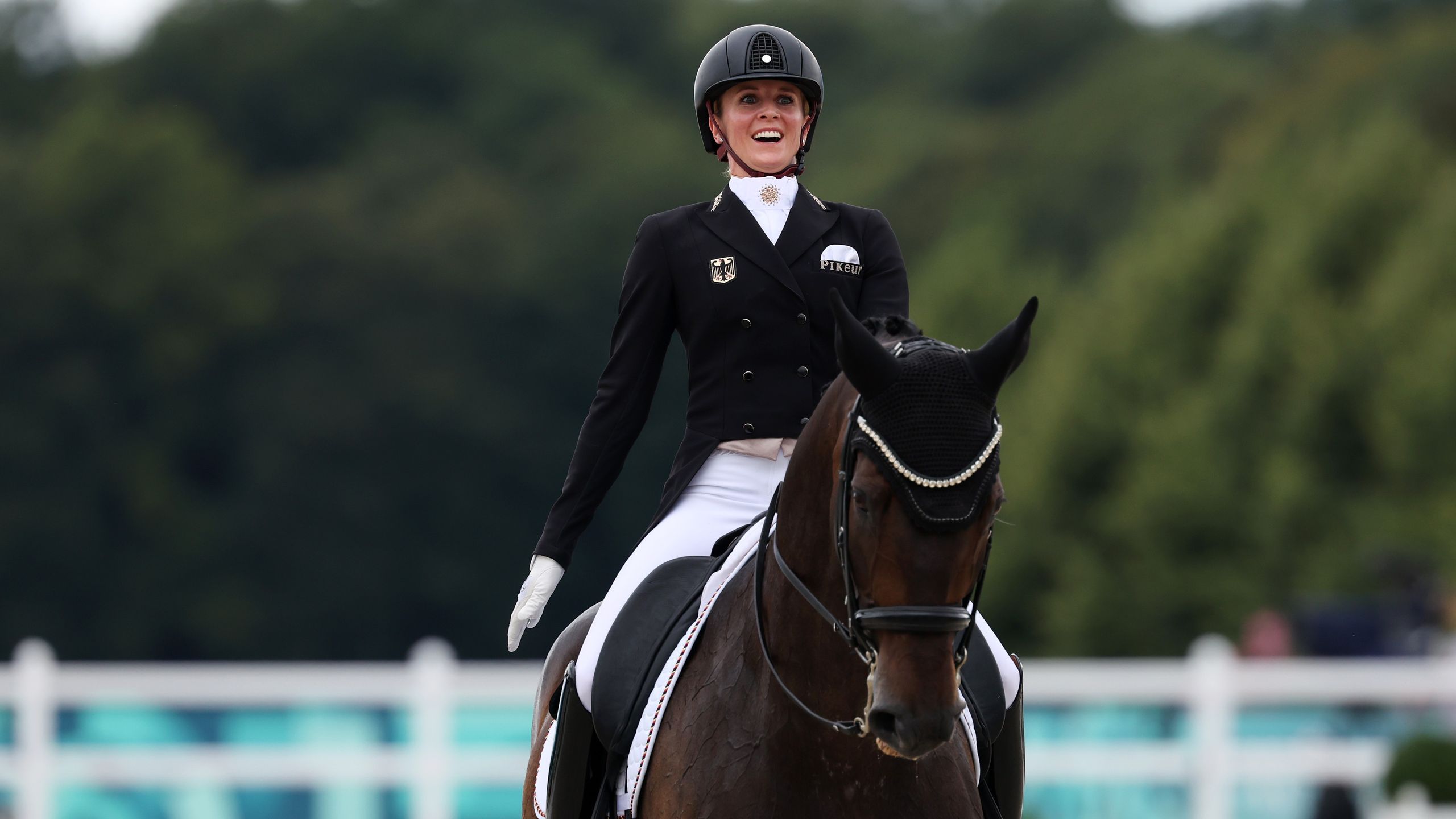 Olympia 2024: Deutsche Dressur-Nationalmannschaft mit Jessica von ...