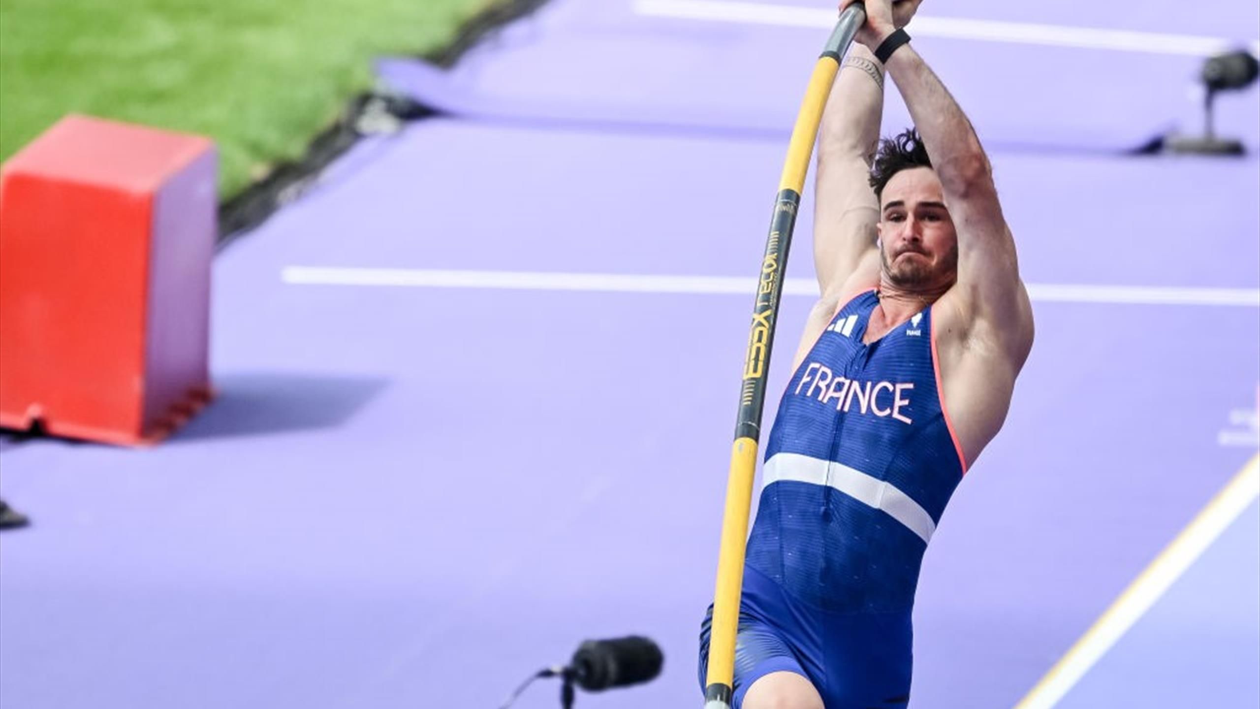 Paris 2024 | Franse polsstokhoogspringer komt niet door kwalificatie ...
