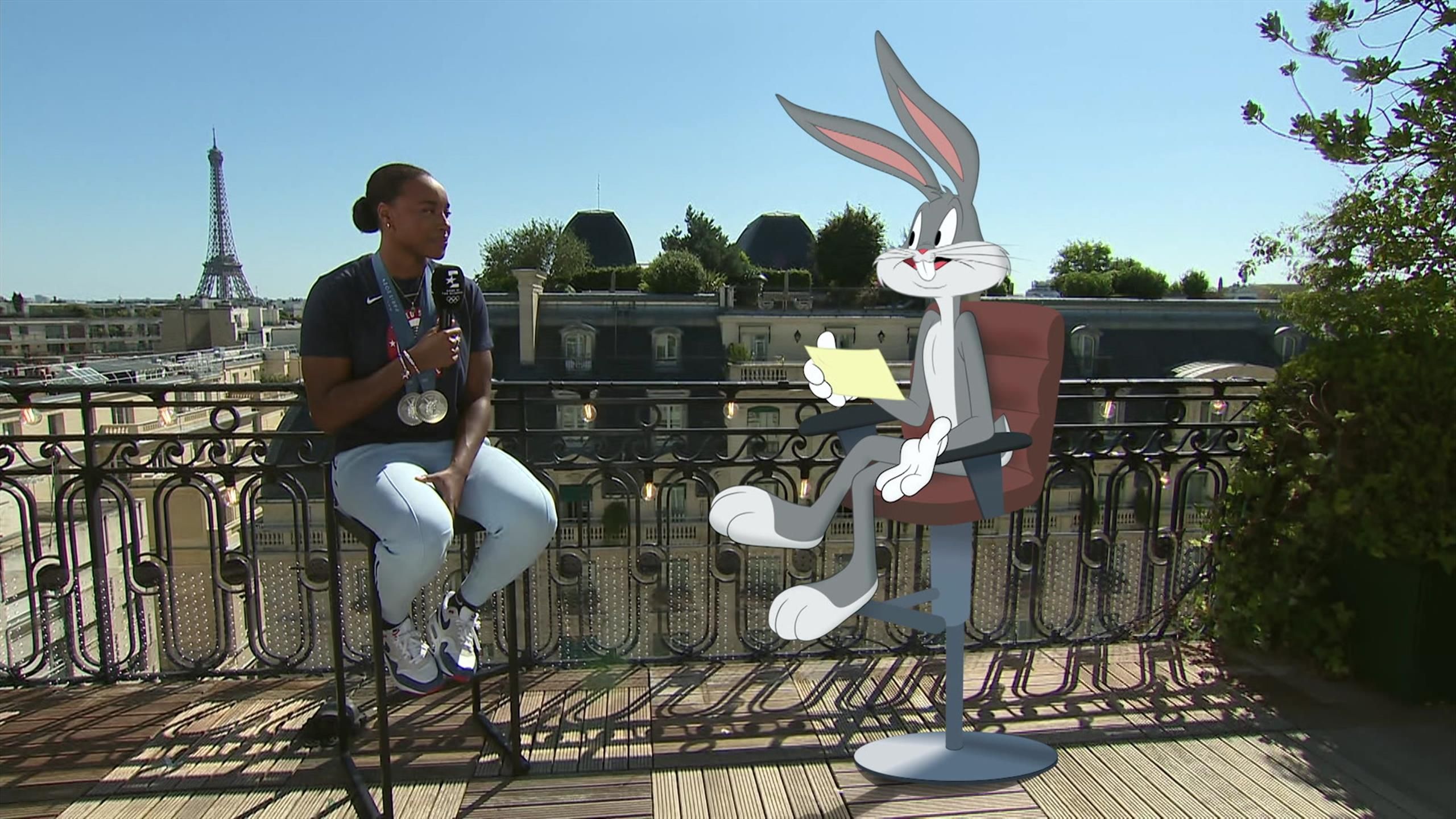 Olympia 2024 - Looney Tunes: Bugs Bunny quetscht Simone Manuel aus ...