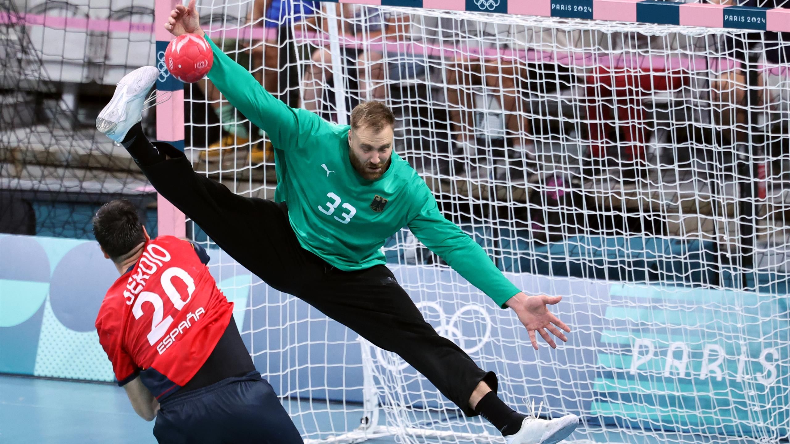 Olympia 2024 - Andreas Wolff hält die entscheidenden Bälle und ...
