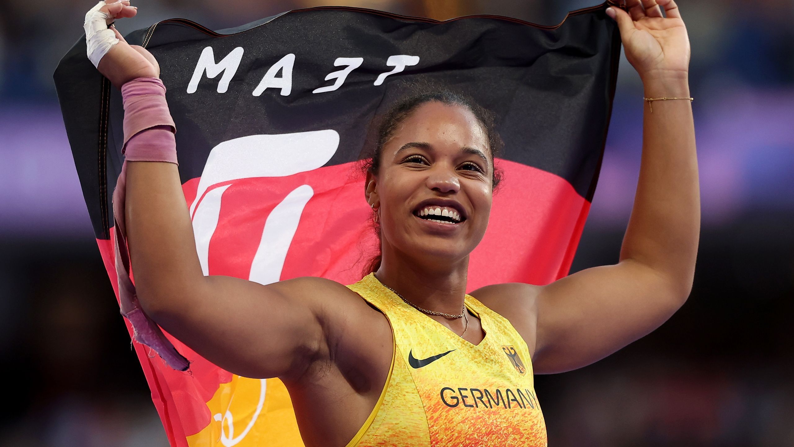 Olympia 2024 - Leichtathletik: Yemisi Ogunleye holt Gold im Kugelstoßen ...