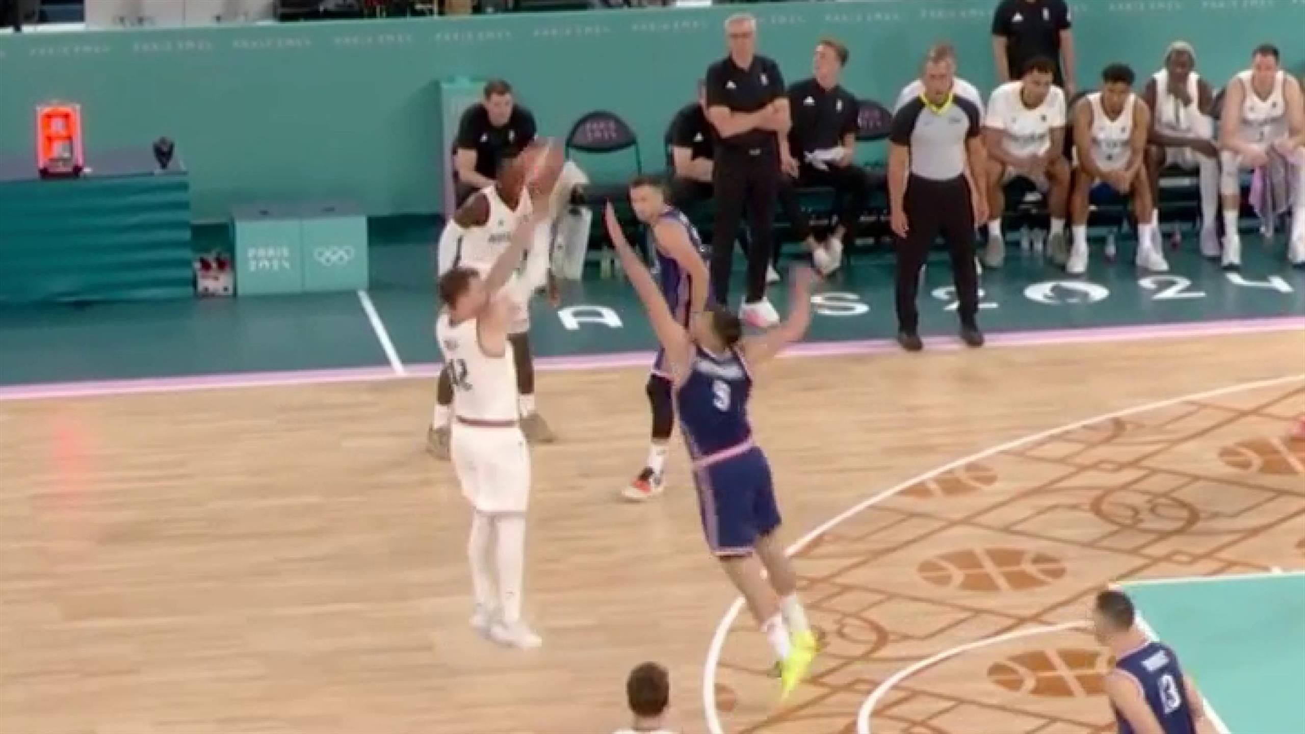 Basketball bei Olympia: Deutschland bleibt durch Dreier von Andi Obst ...