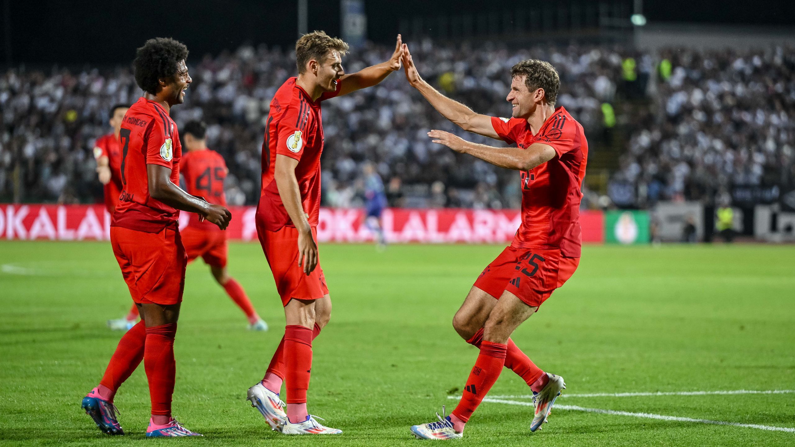 DFB-Pokal: FC Bayern zieht locker gegen SSV Ulm in 2. Runde ein ...