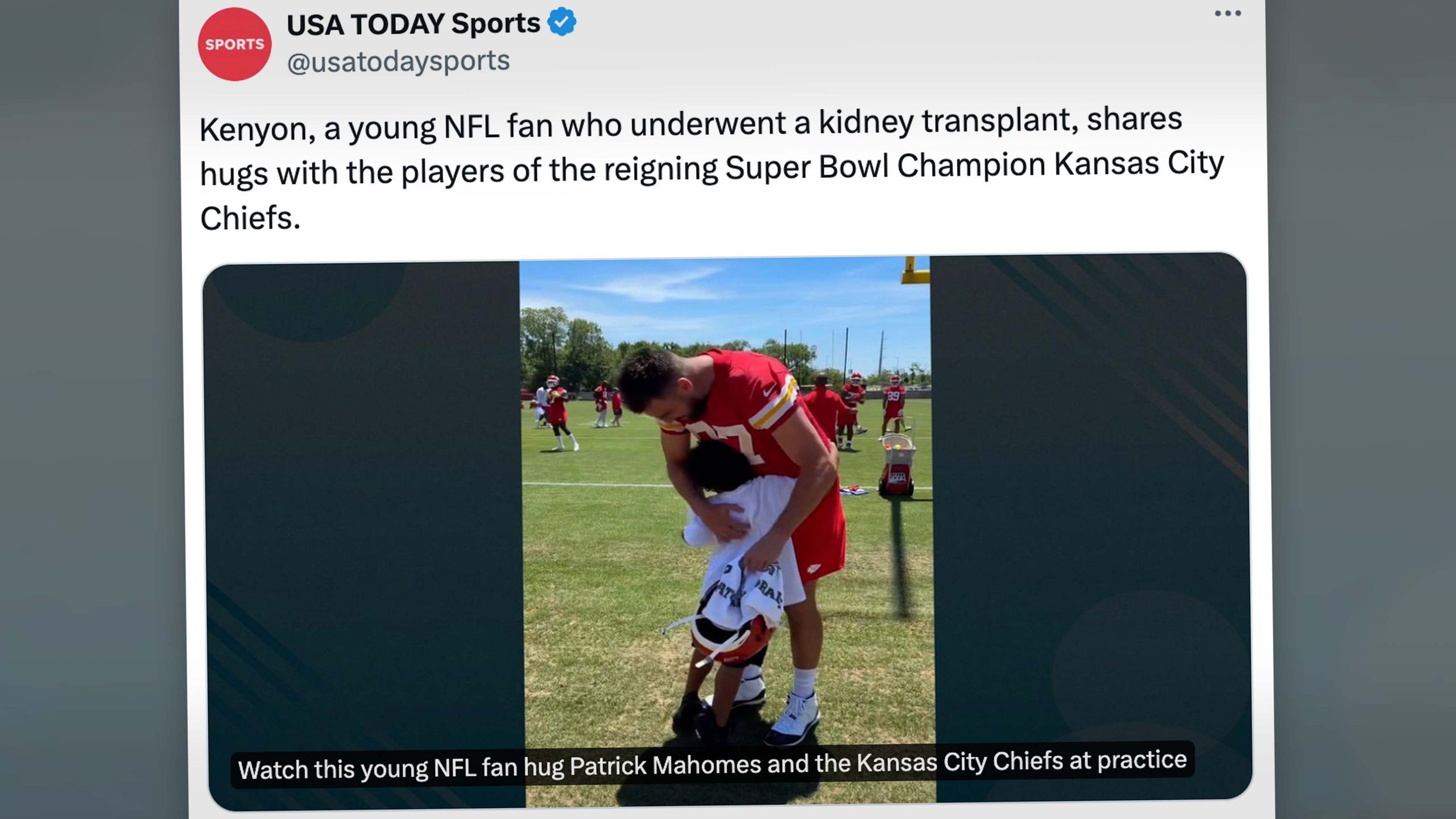 Kilkuletni Kenyon na treningu Kansas City Chiefs niedługo po ...
