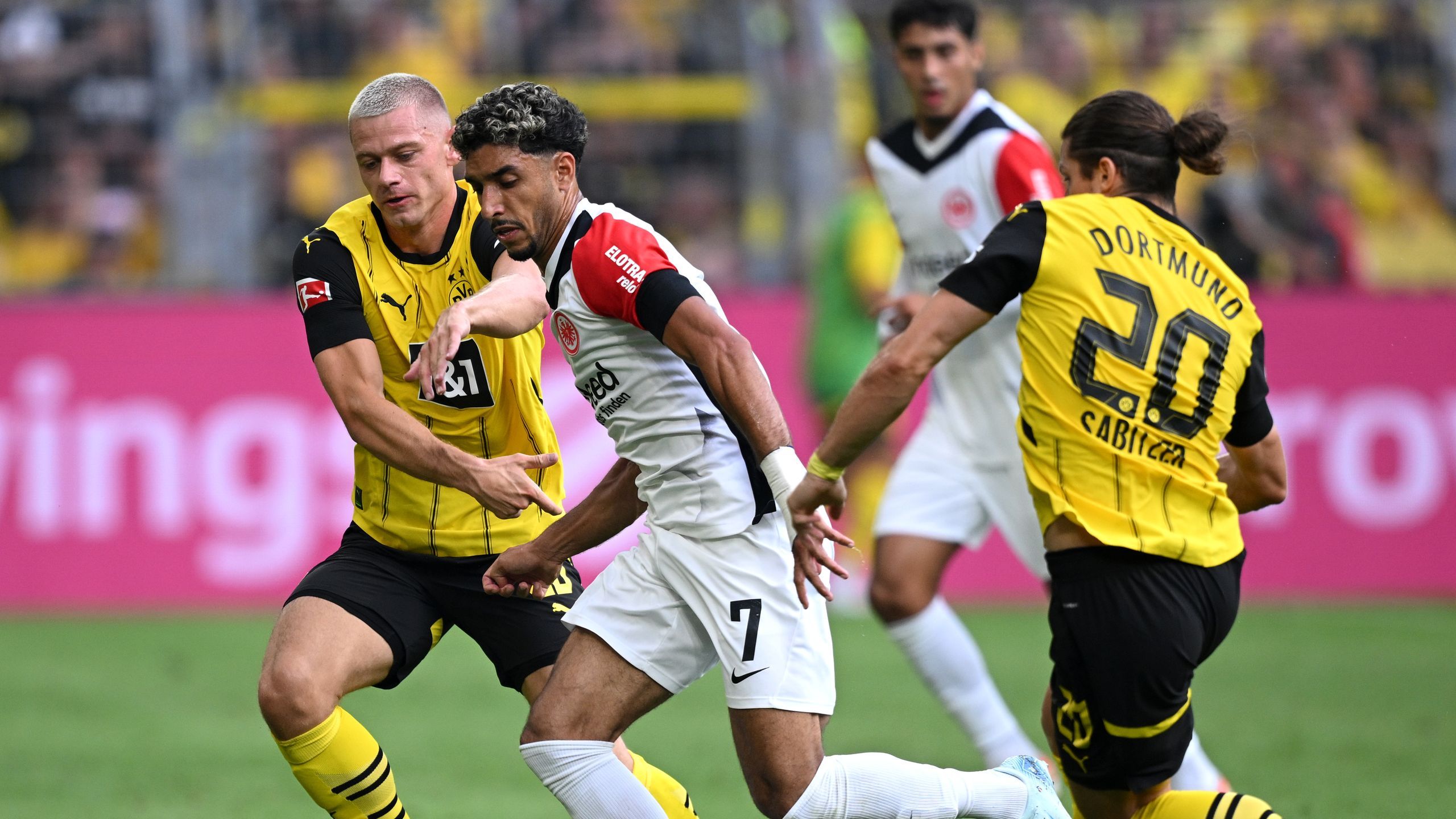 Noua senzație din Bundesliga! Nu a costat niciun ban și e golgheter, cu cifre mai bune decât ...