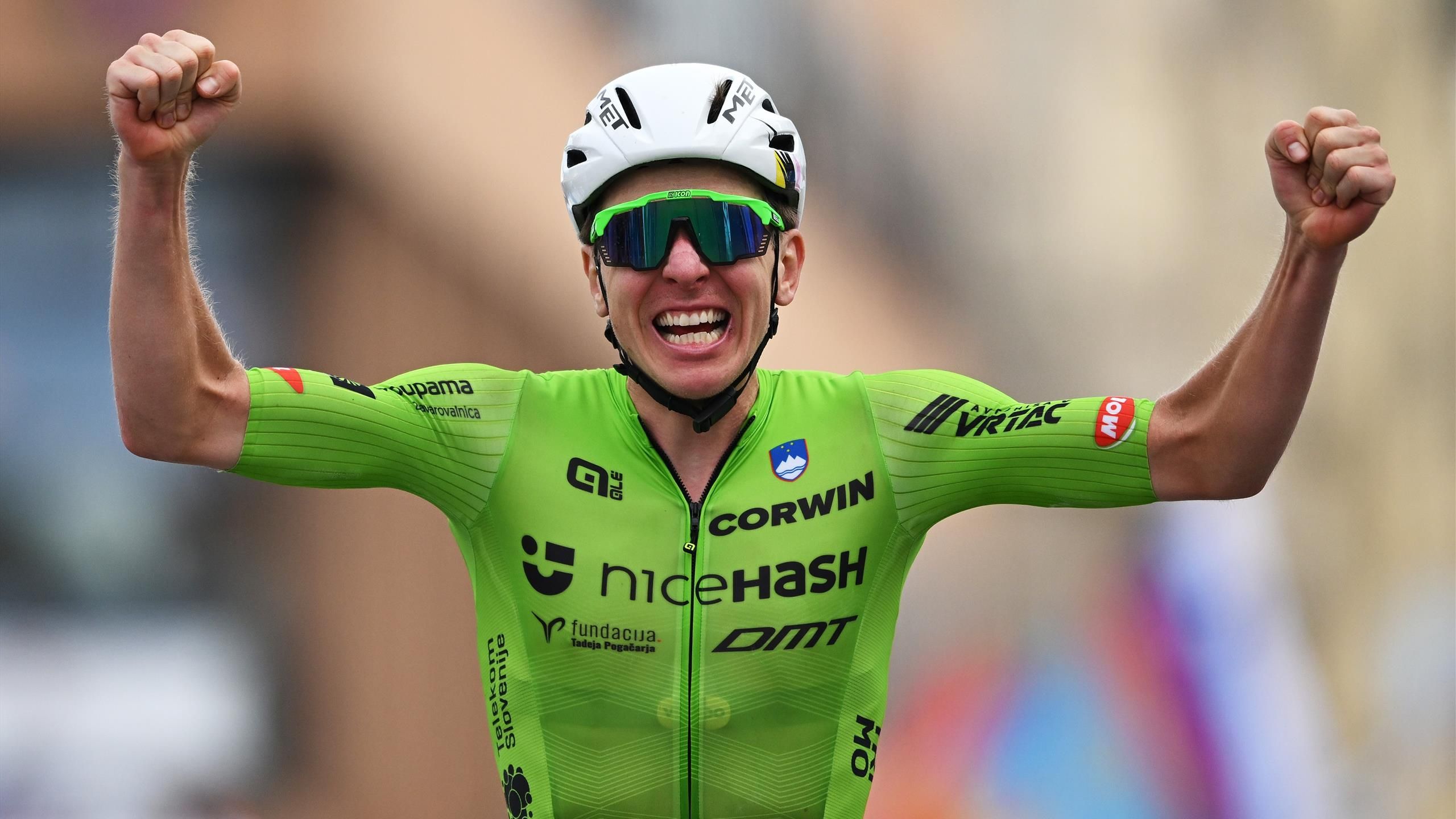 Tadej Pogacar campione del mondo! Trionfo a Zurigo dopo 100 chilometri all'attacco, O'Connor e ...