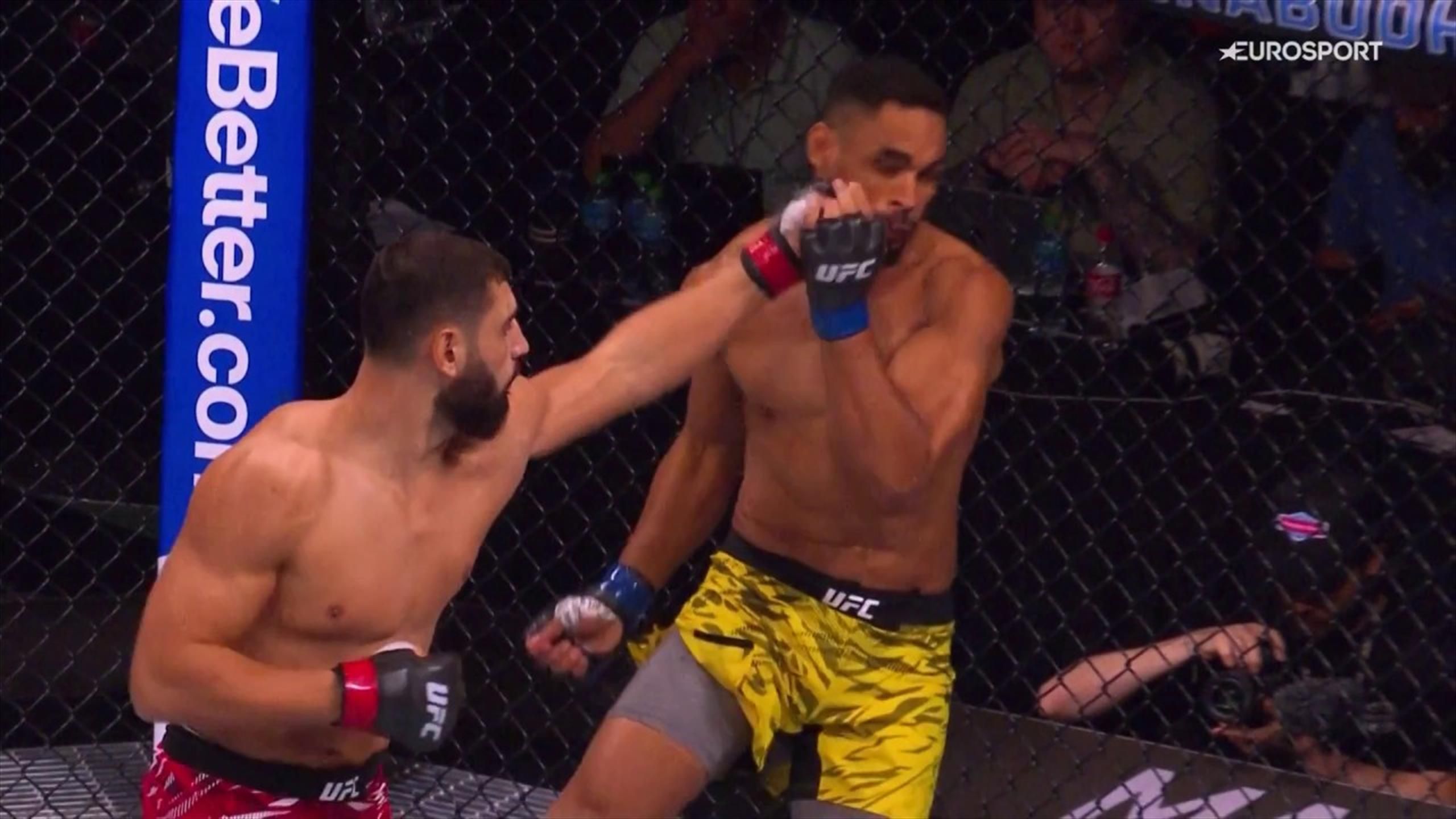 UFC 308 | Aslan maakt ongelooflijk veel indruk in Abu Dhabi - Mixed ...