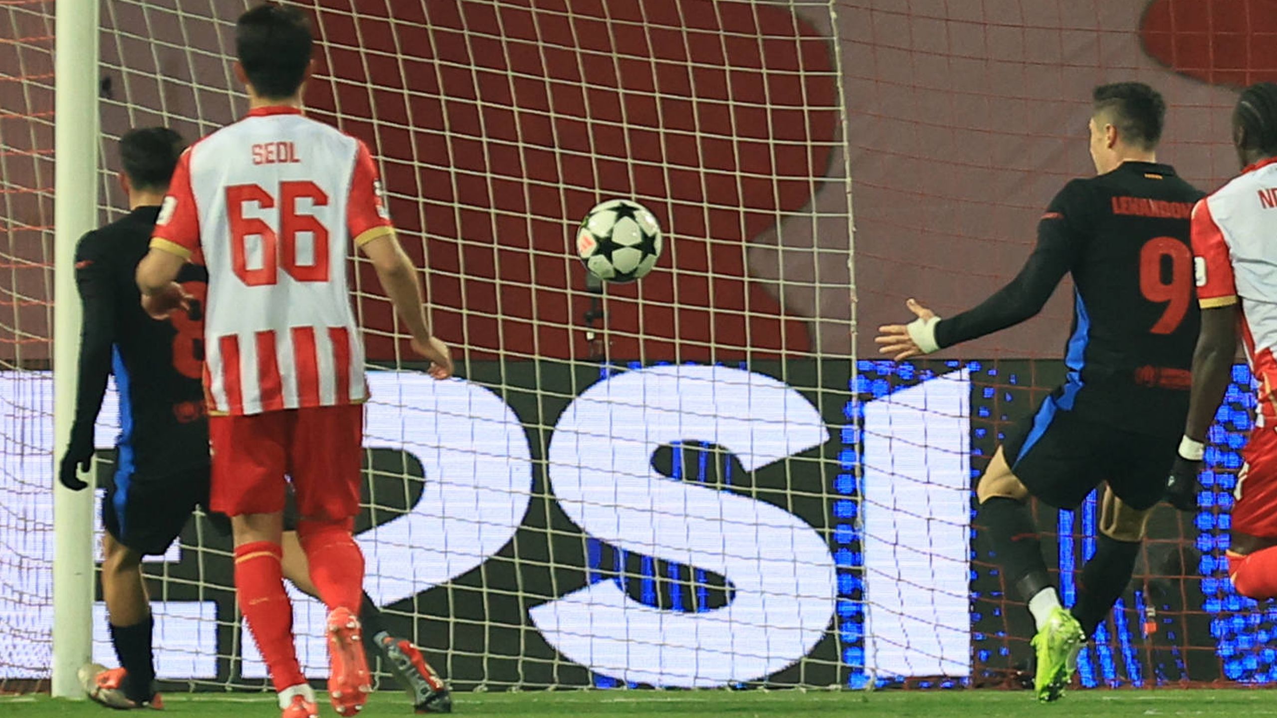 Lewandowski o krok od przebicia magicznej bariery goli - Eurosport