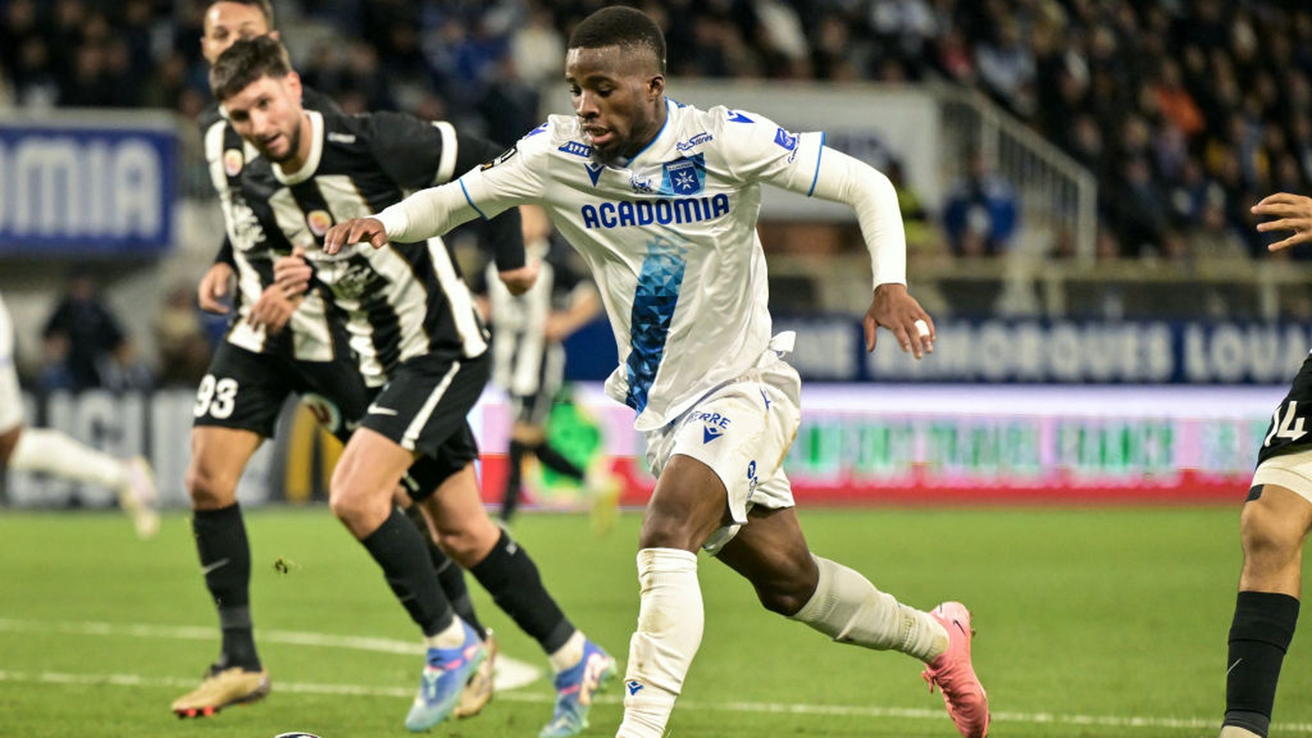Transferts - Hamed Junior Traoré (ex-Bournemouth) rejoint l'OM ...