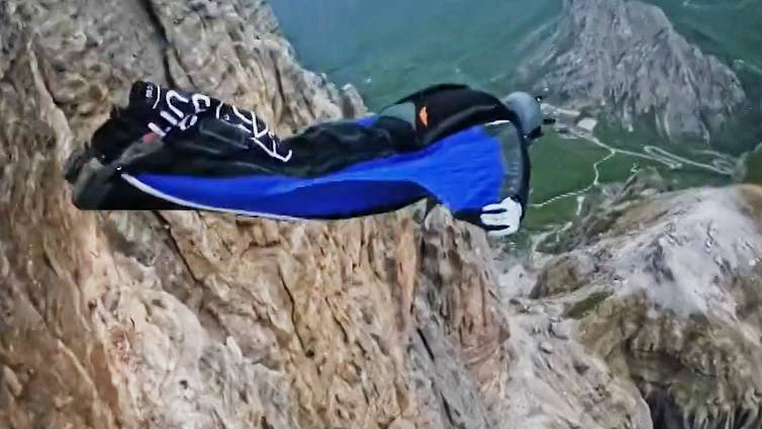 Der perfekte Flug: Deutscher Wingsuit-Pilot Arvid Endler hilft ...