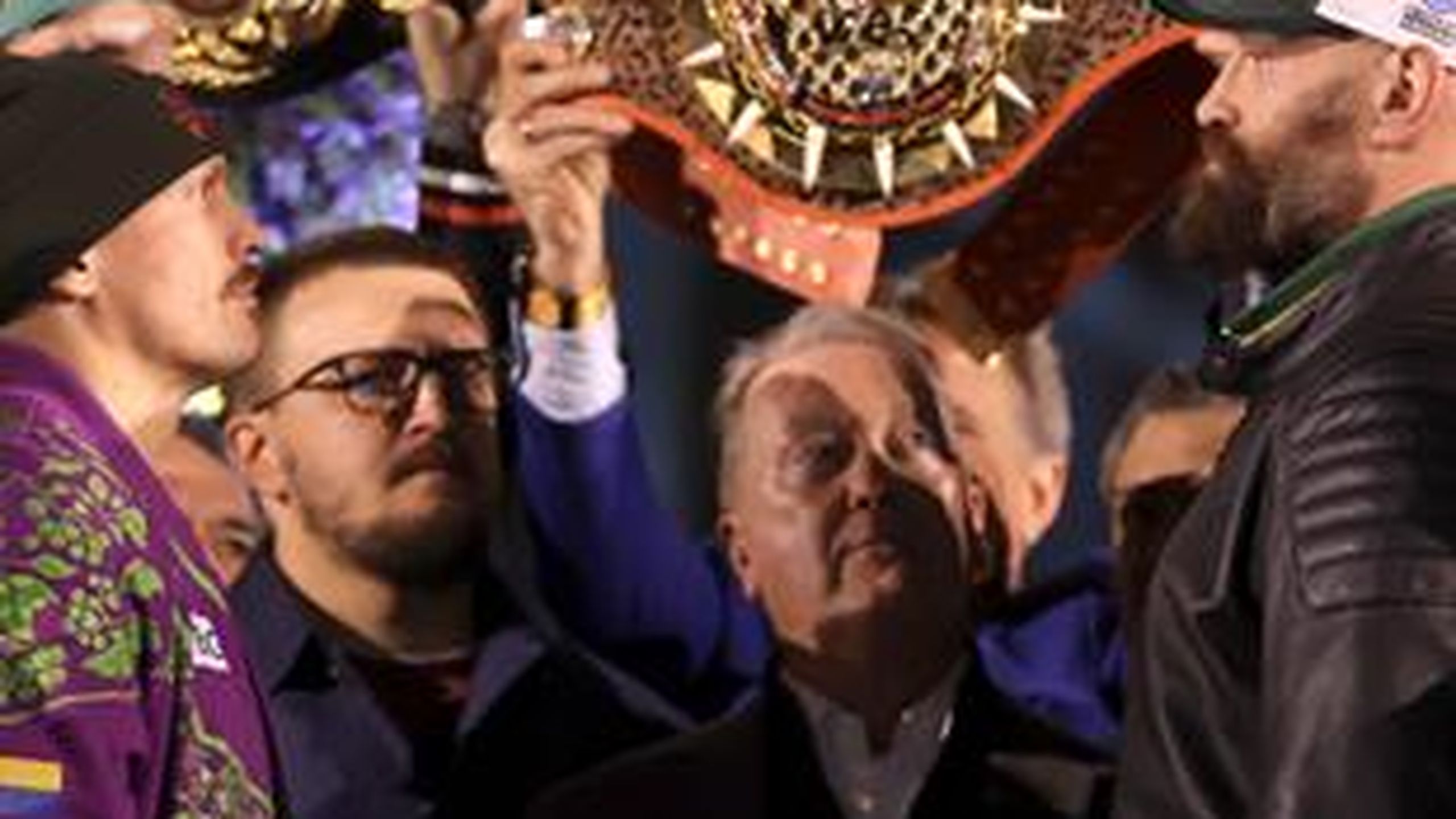 Tyson Fury vs. Alexander Usyk: Unglaubliches 11-Minuten-Face-Off vor WM ...