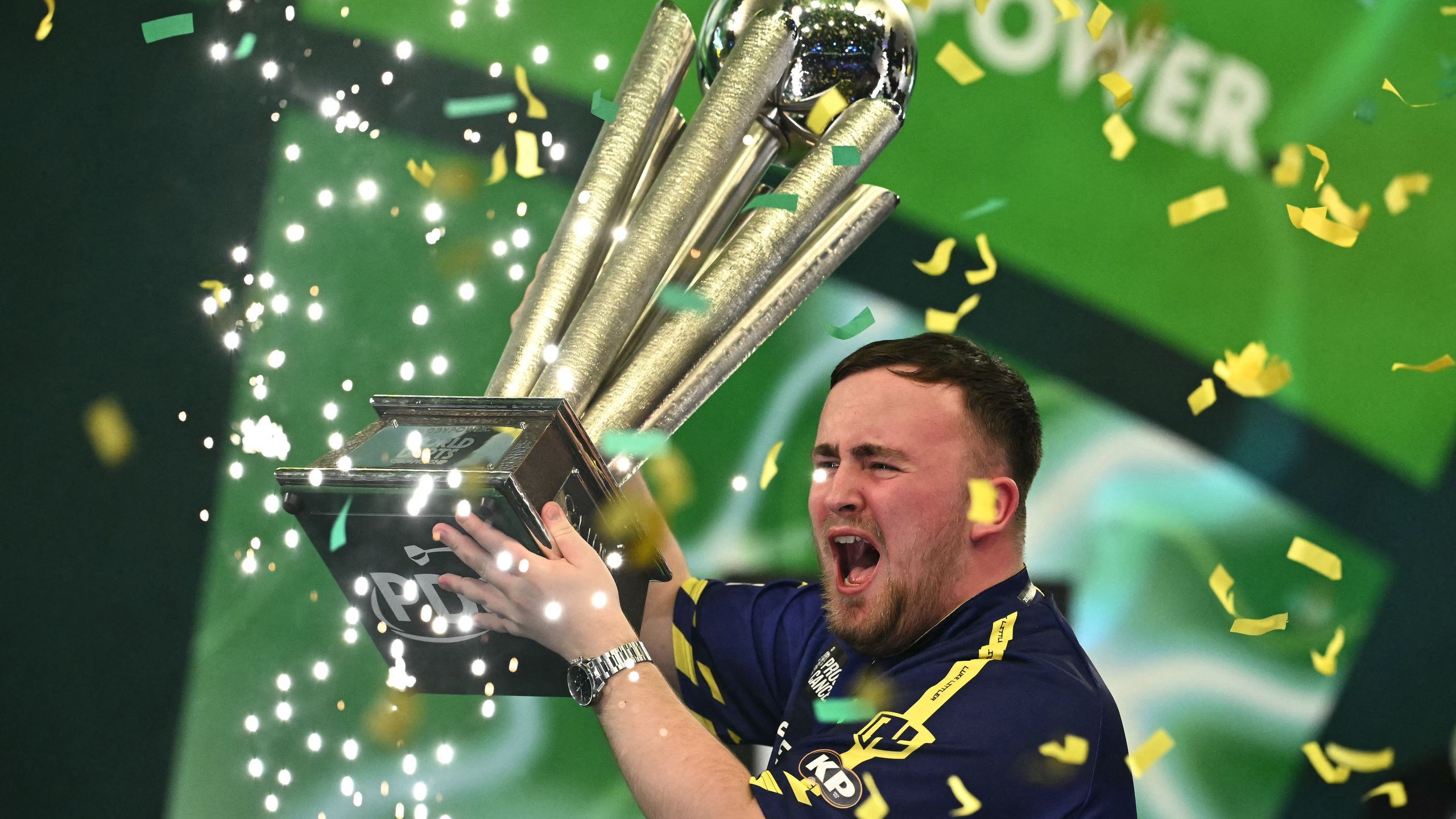 Luke Littler jongste wereldkampioen ooit - 17-jarige is in finale WK ...