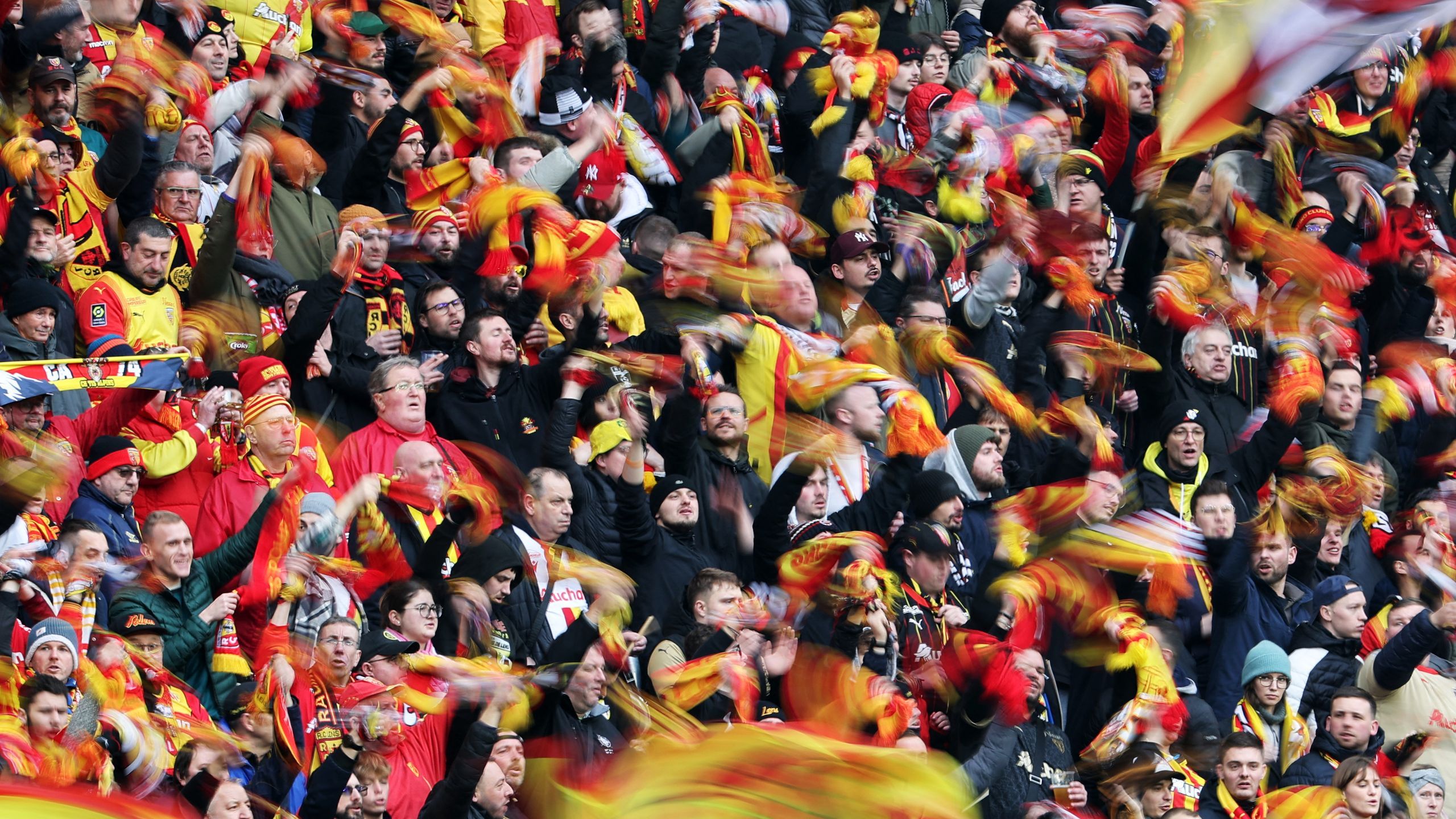 "L’argent prime sur l’amour du maillot" : à Lens, rancœurs et ...