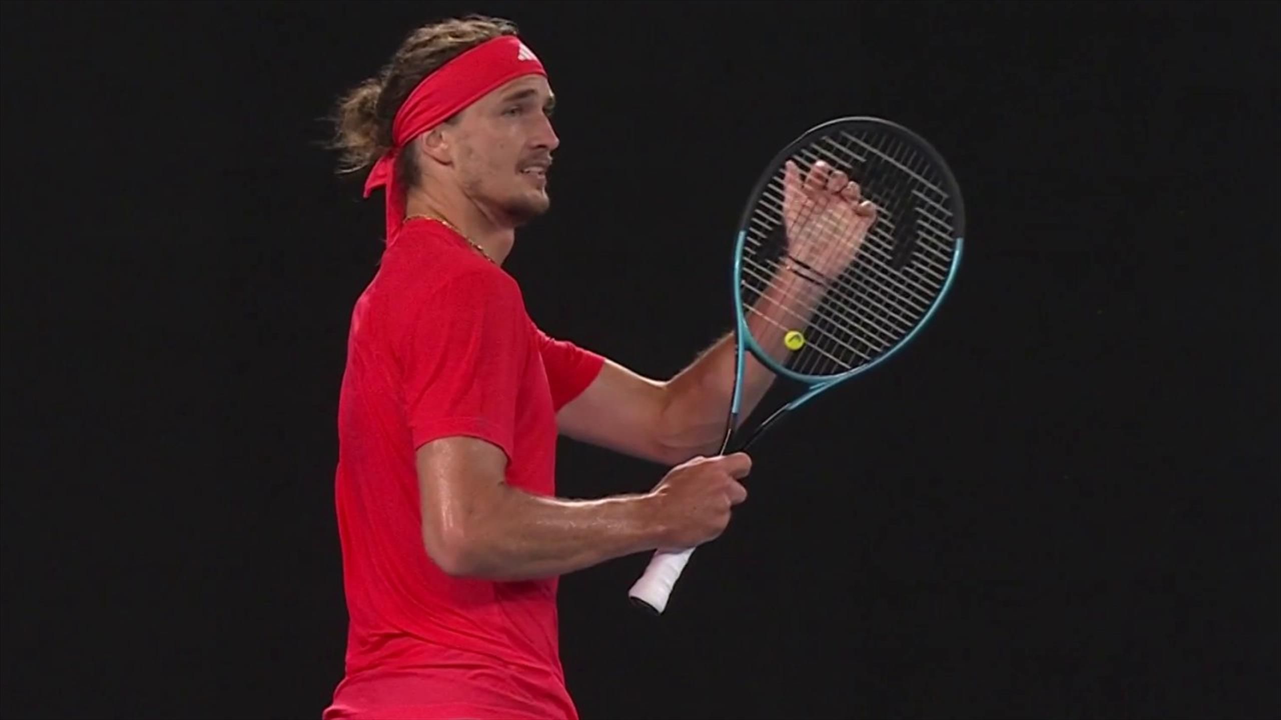 Australian Open 2025 - Alexander Zverev applaudiert: Lucas Pouille wehrt Satzball in ...