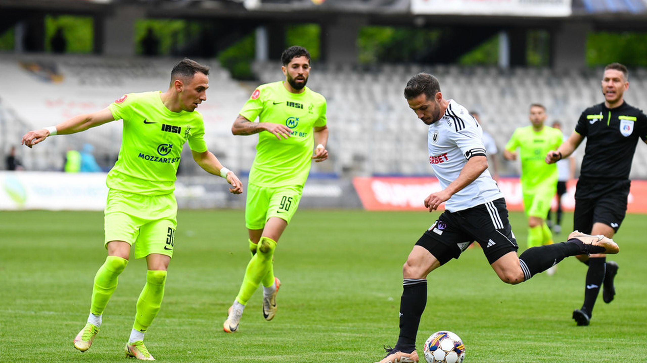 U Cluj conducea cu 2-0 în minutul 90, dar a fost egalată de Poli Iași ...