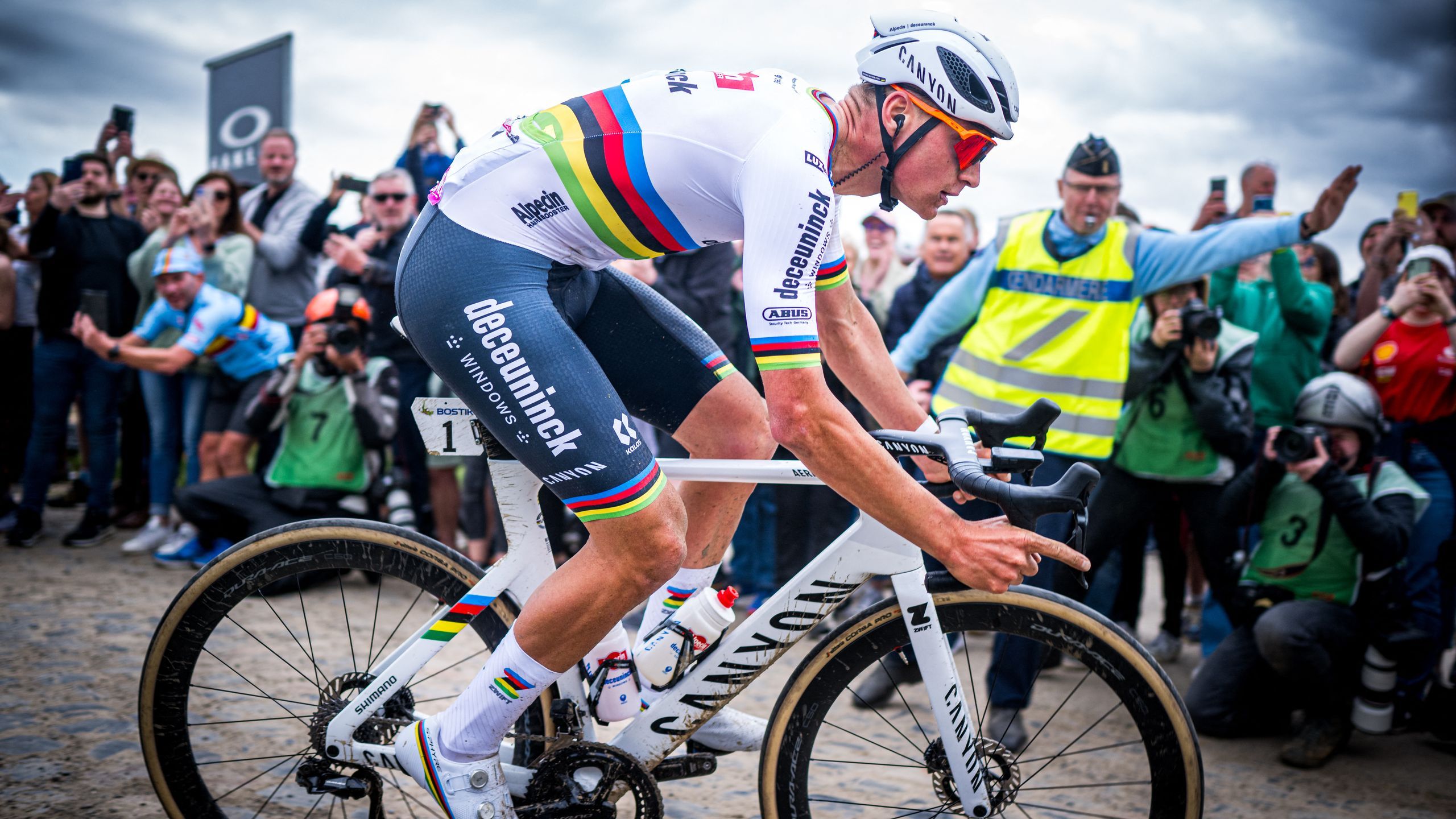 Tirreno-Adriático 2025 | Van der Poel anuncia su calendario hasta el ...