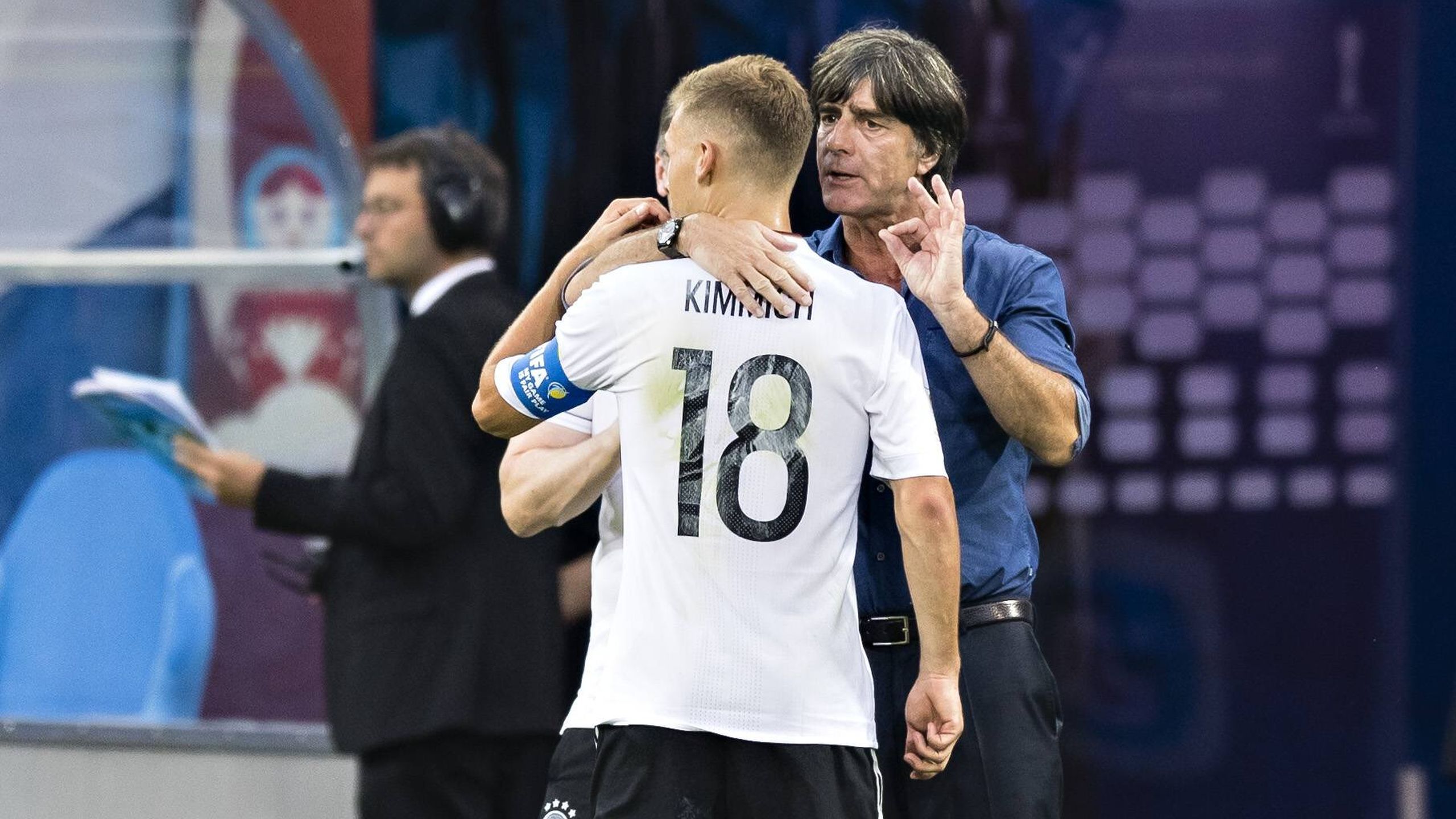 FC Bayern München - Joshua Kimmich erhält Rat von Ex-Bundestrainer und ...