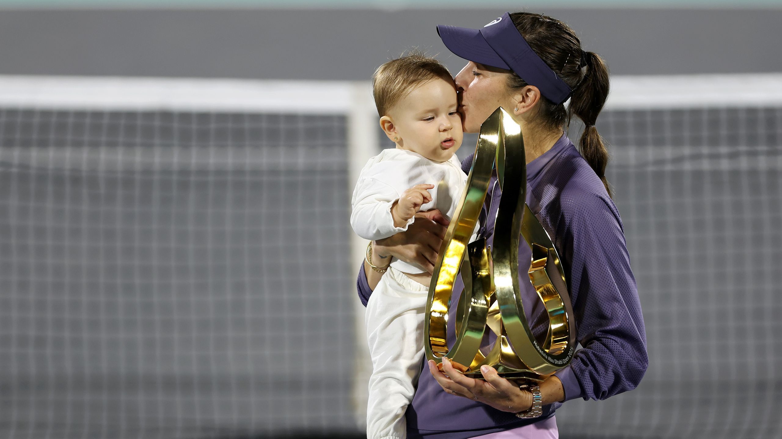 WTA Abu Dhabi - Belinda Bencic feiert ersten Titel seit Geburt ihrer ...