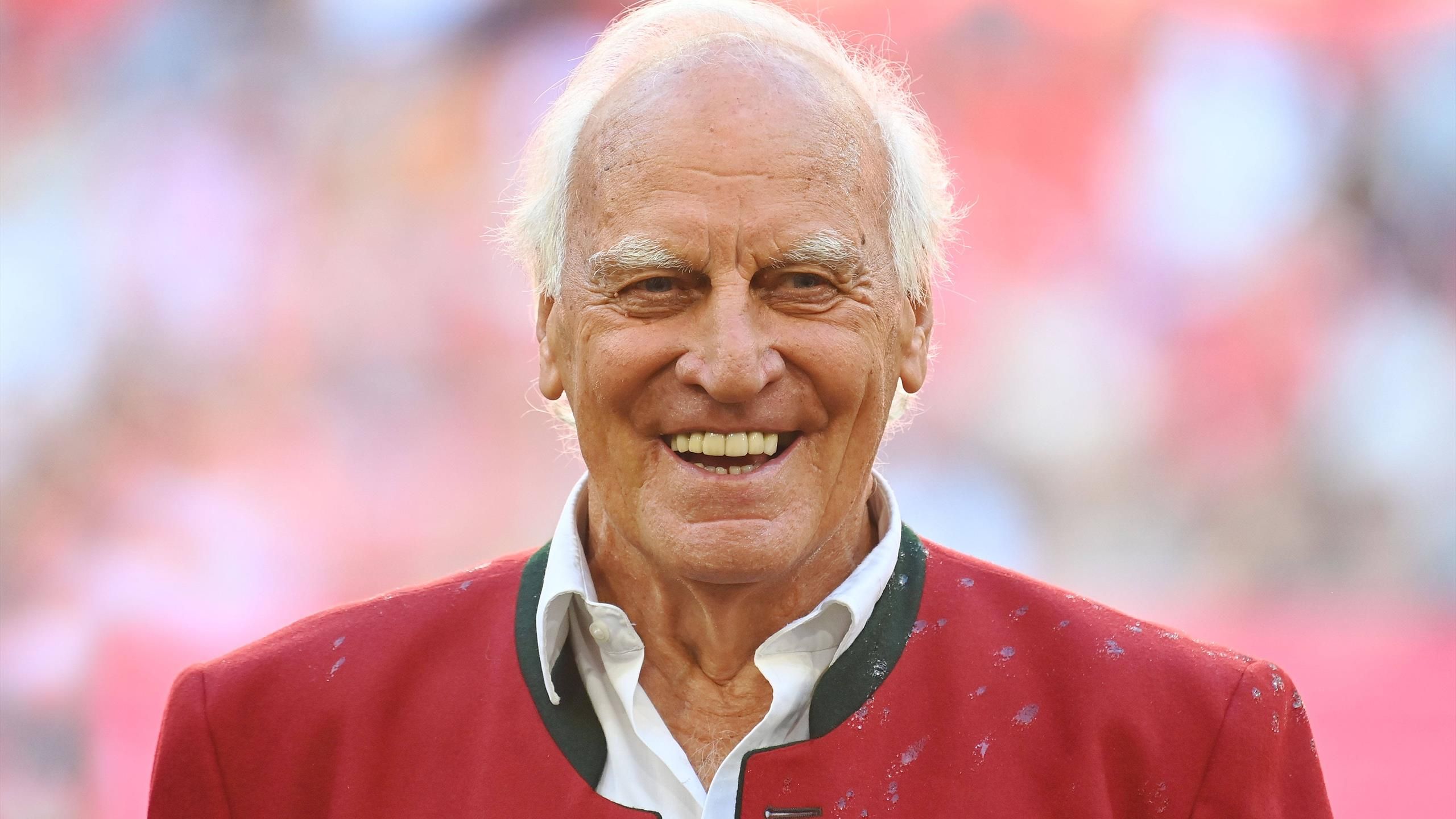 FC Bayern München - Franz Roth erklärt die Geschichte seines ...