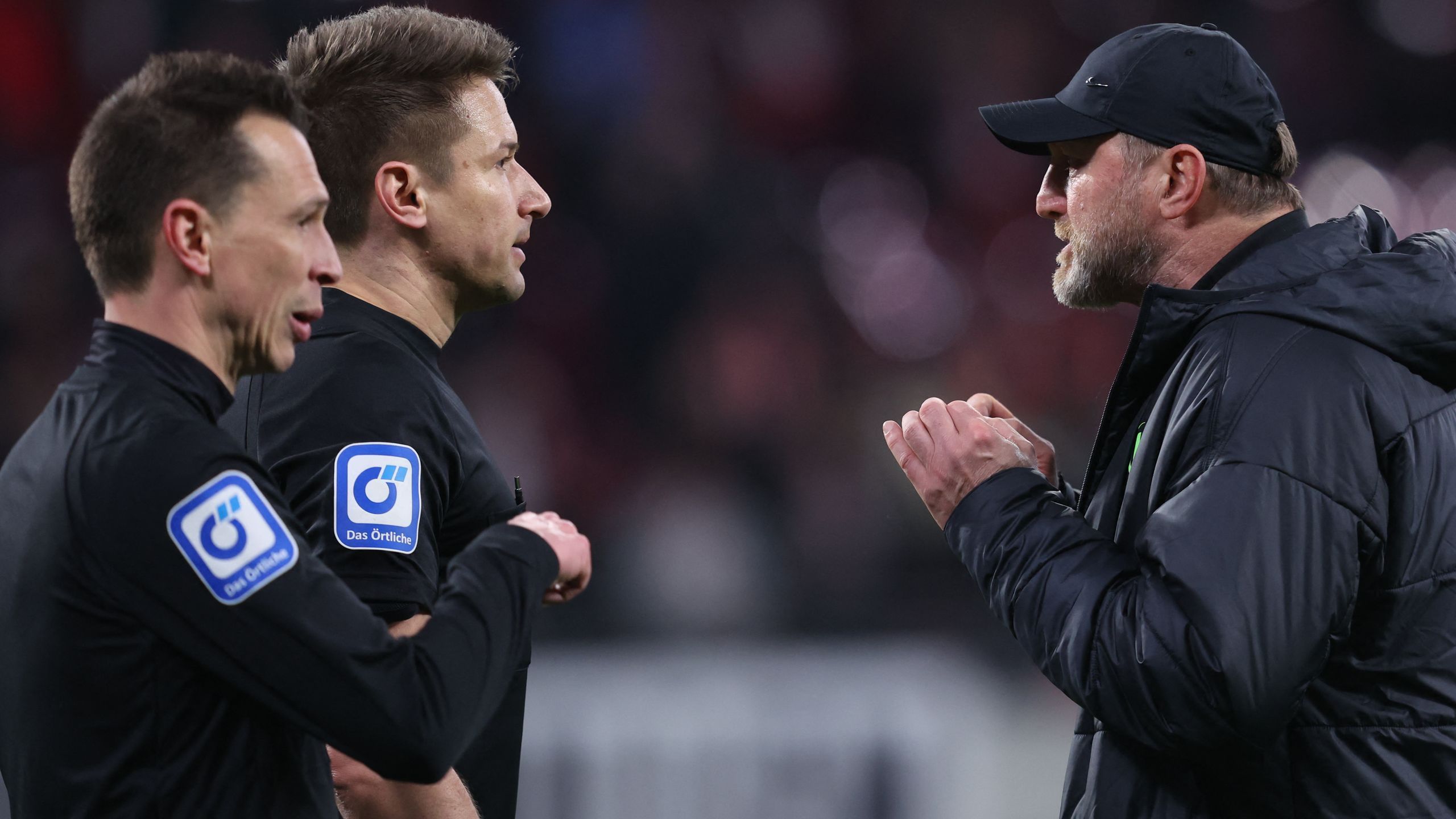 VfL Wolfsburg von Handelfmeter gegen RB Leipzig bei Pokal-Aus erzürnt: "Soll er sich den Arm ...