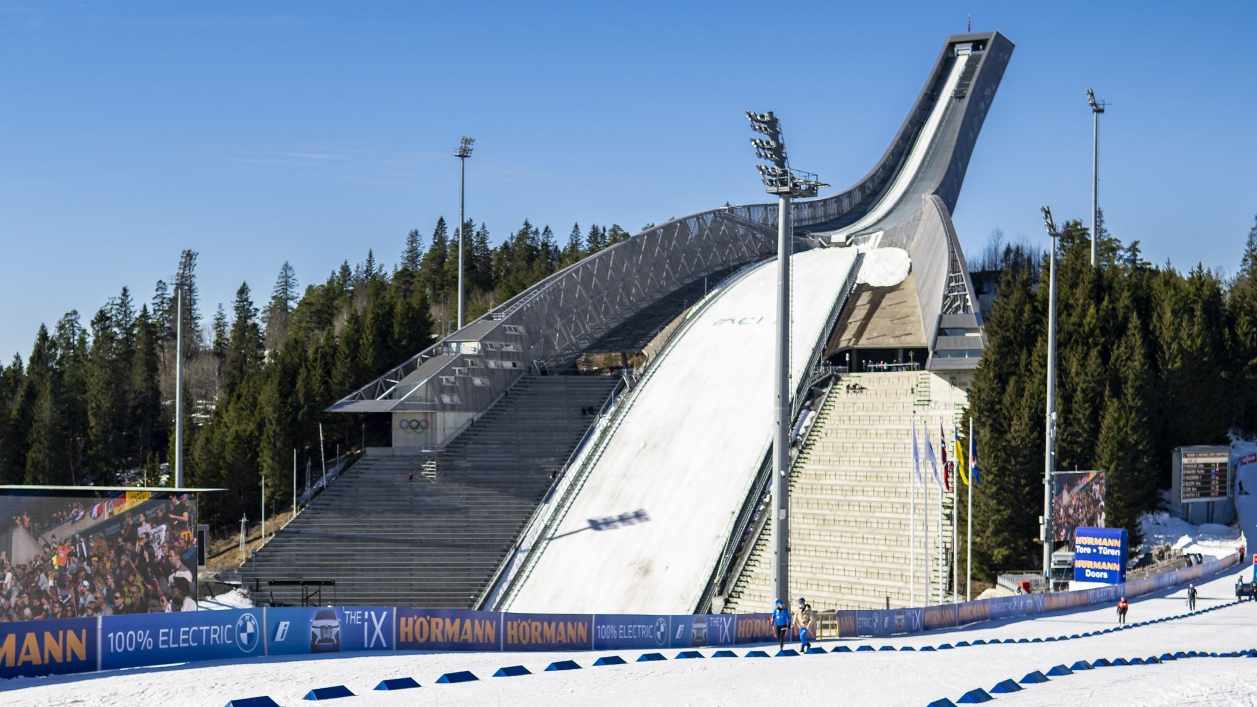 Skoki narciarskie Raw Air 2025. Kiedy odbędą się konkursy Pucharu ...