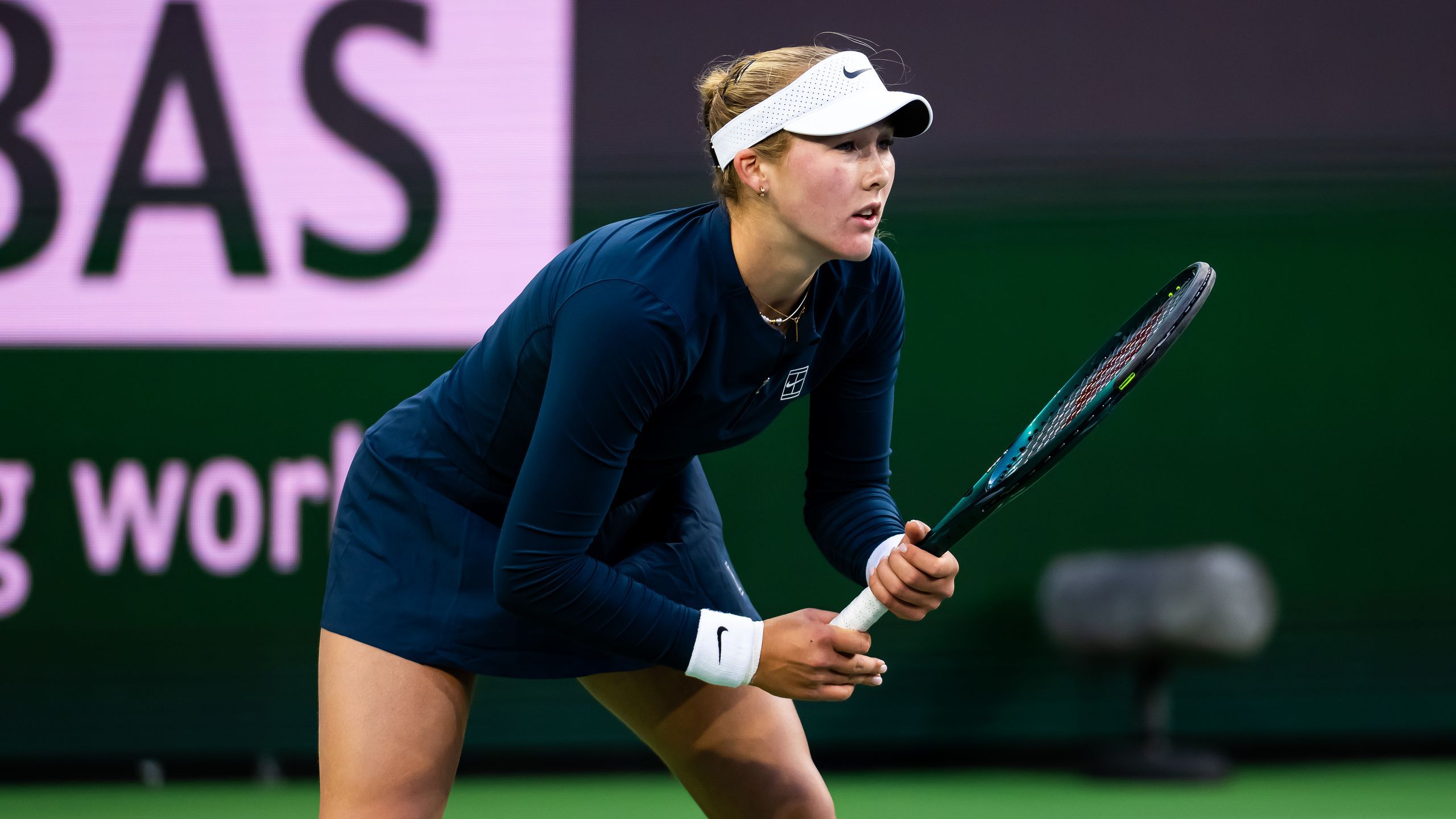 Iga Świątek pokonana przez Mirrę Andriejewą drugi raz z rzędu. Kim jest ...