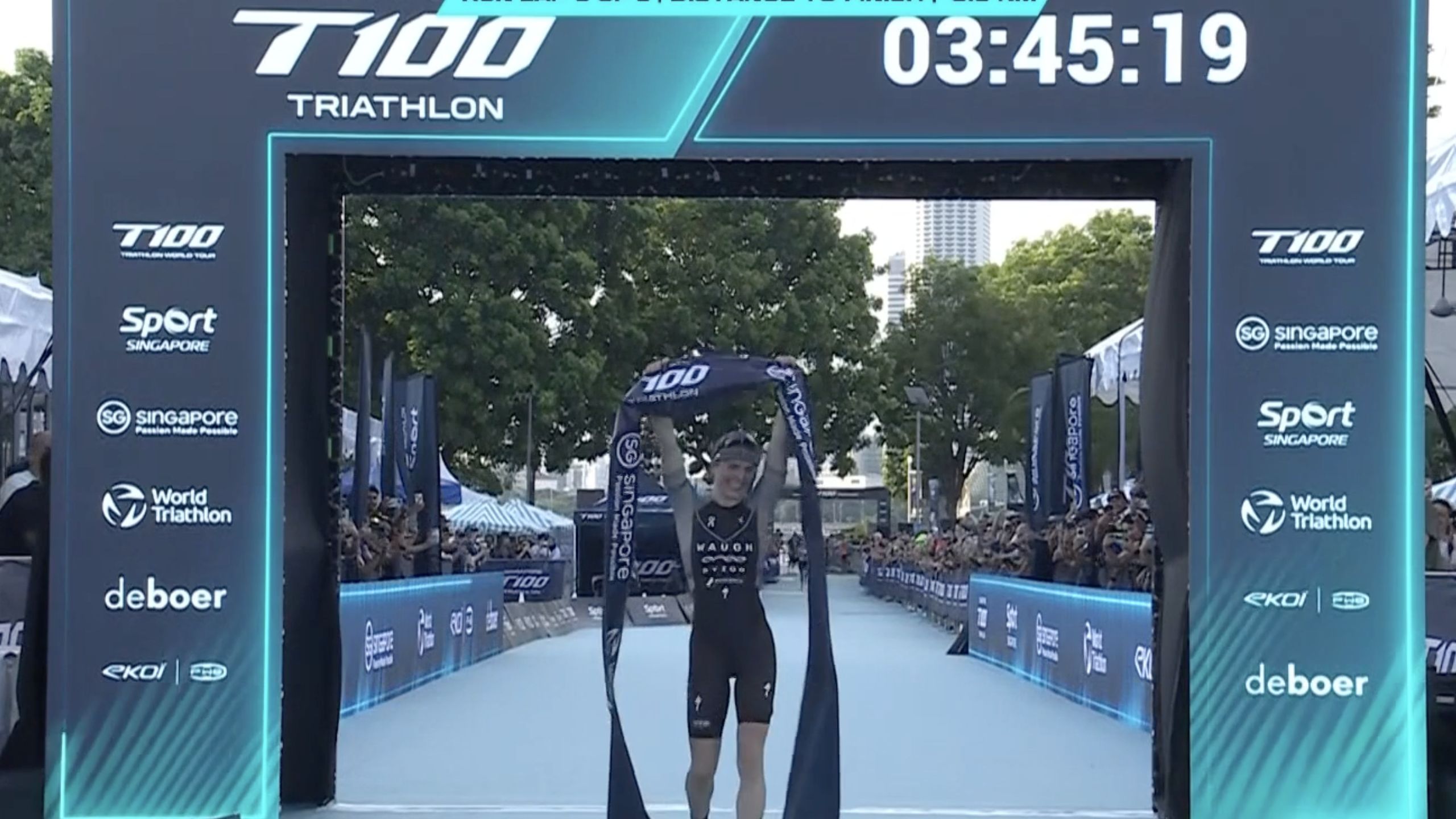 Kate Waugh debuterer T100 på fornemste vis