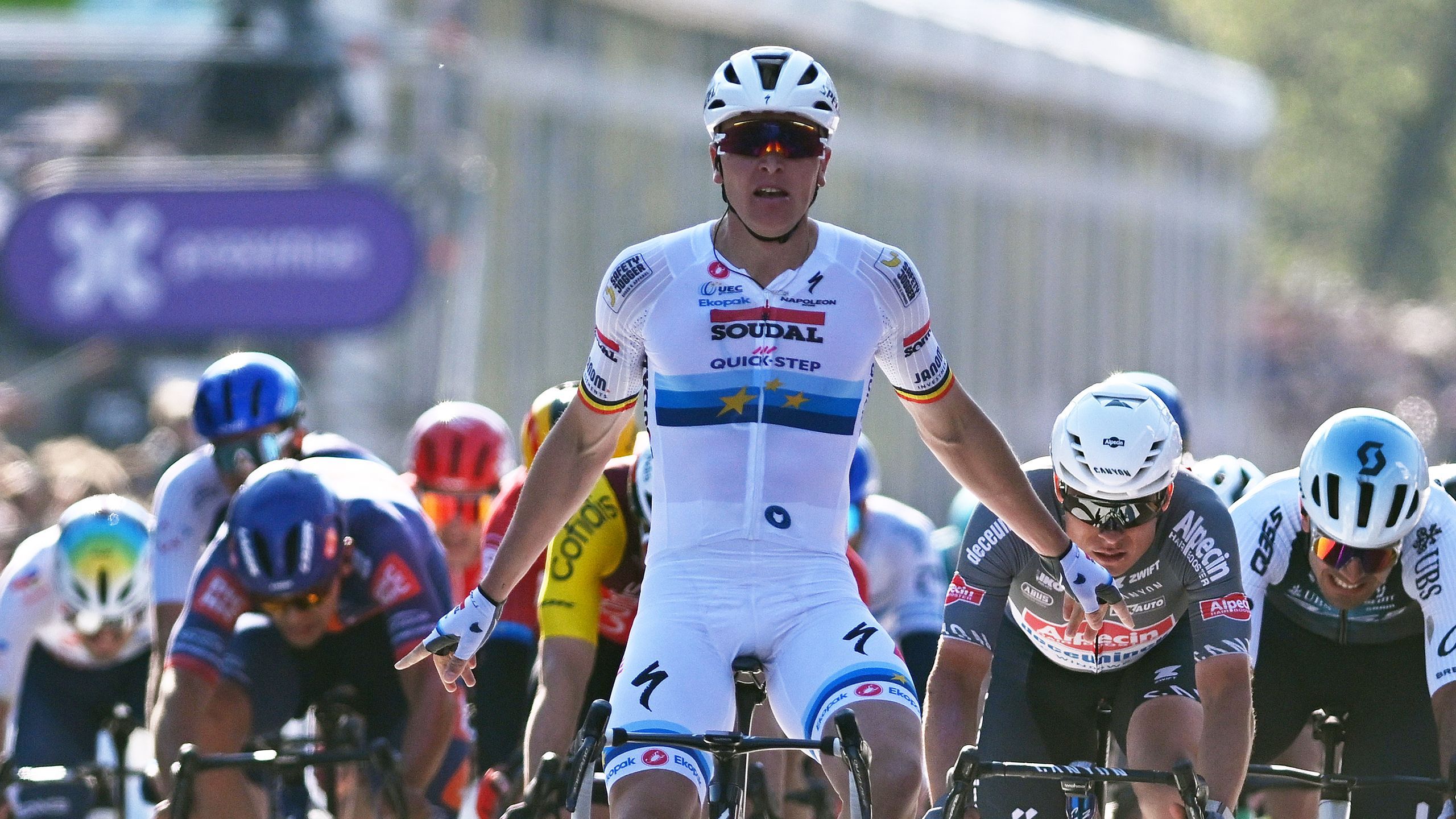 Tim Merlier vince lo Scheldeprijs 2025 davanti a Jasper Philipsen e Matteo Moschetti! Quarto ...