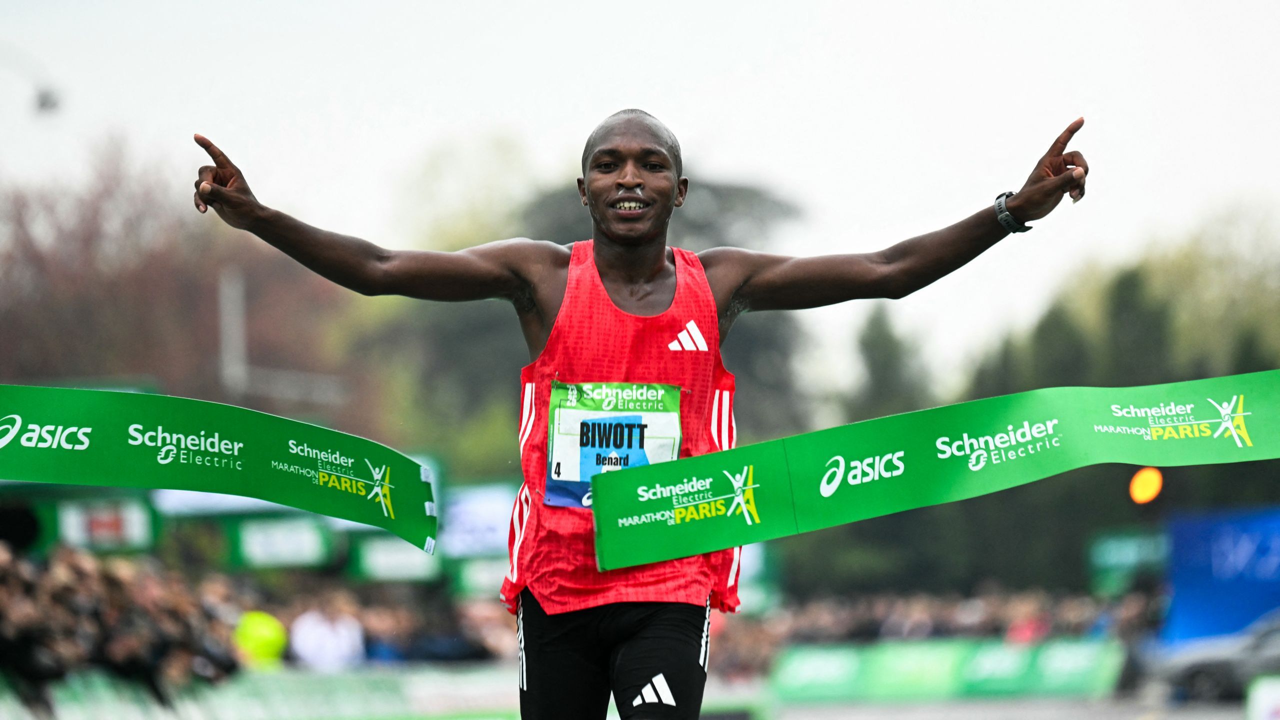 Maratón de París 2025 | El keniano Bernard Biwott logra su segunda ...