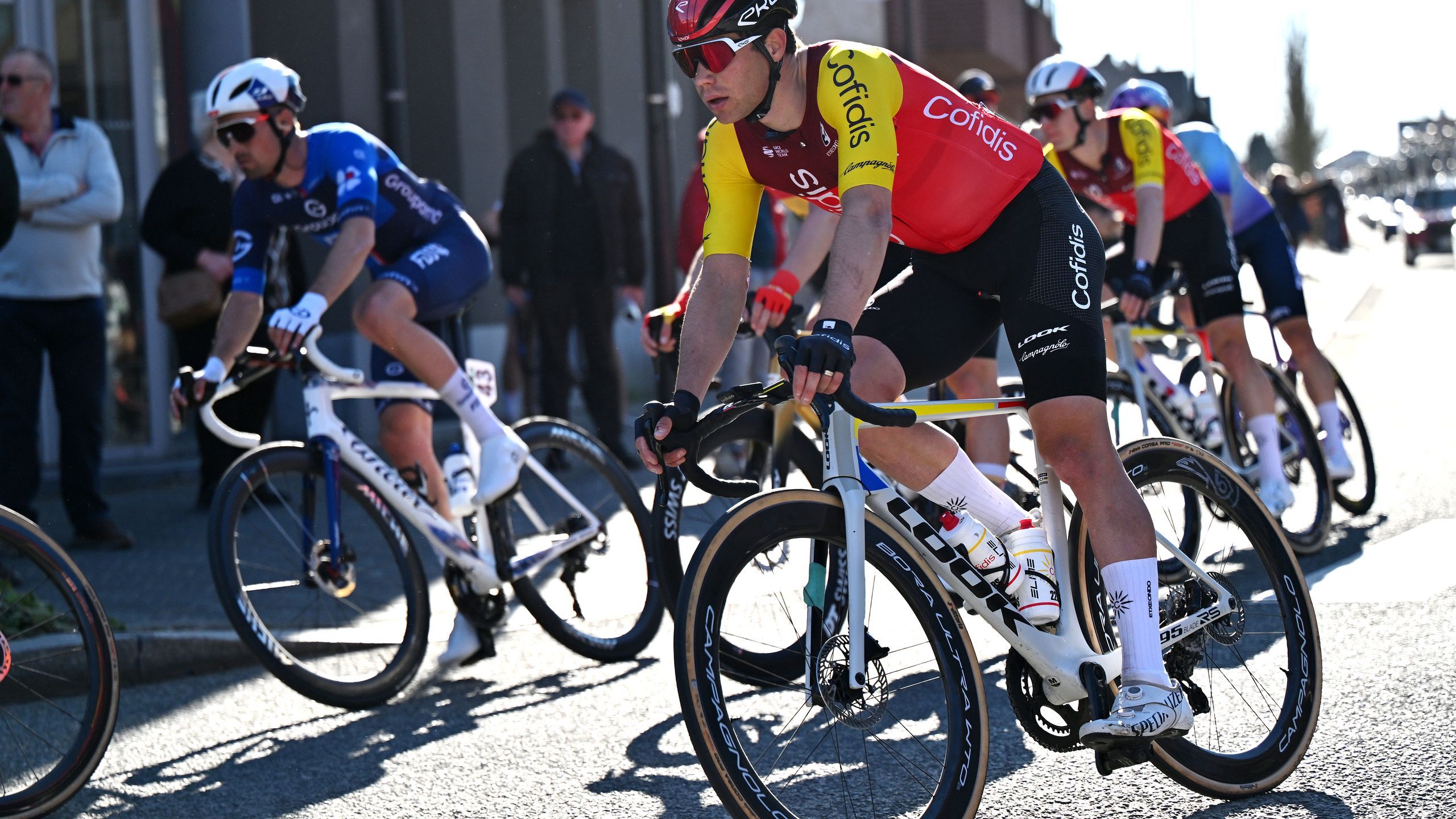 Milan Fretin sprint naar de winst in ontregelde finale - Volledig ...