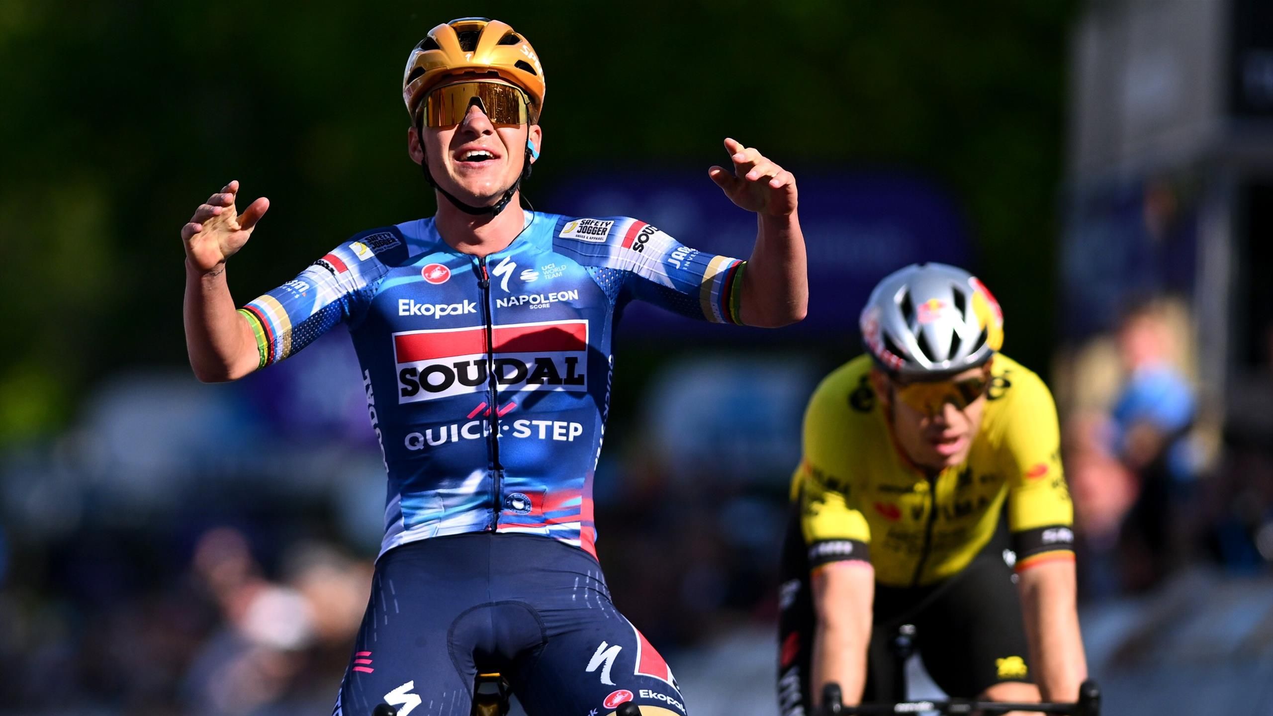 Bekijk in samenvatting nogmaals epische strijd tussen Remco Evenepoel ...