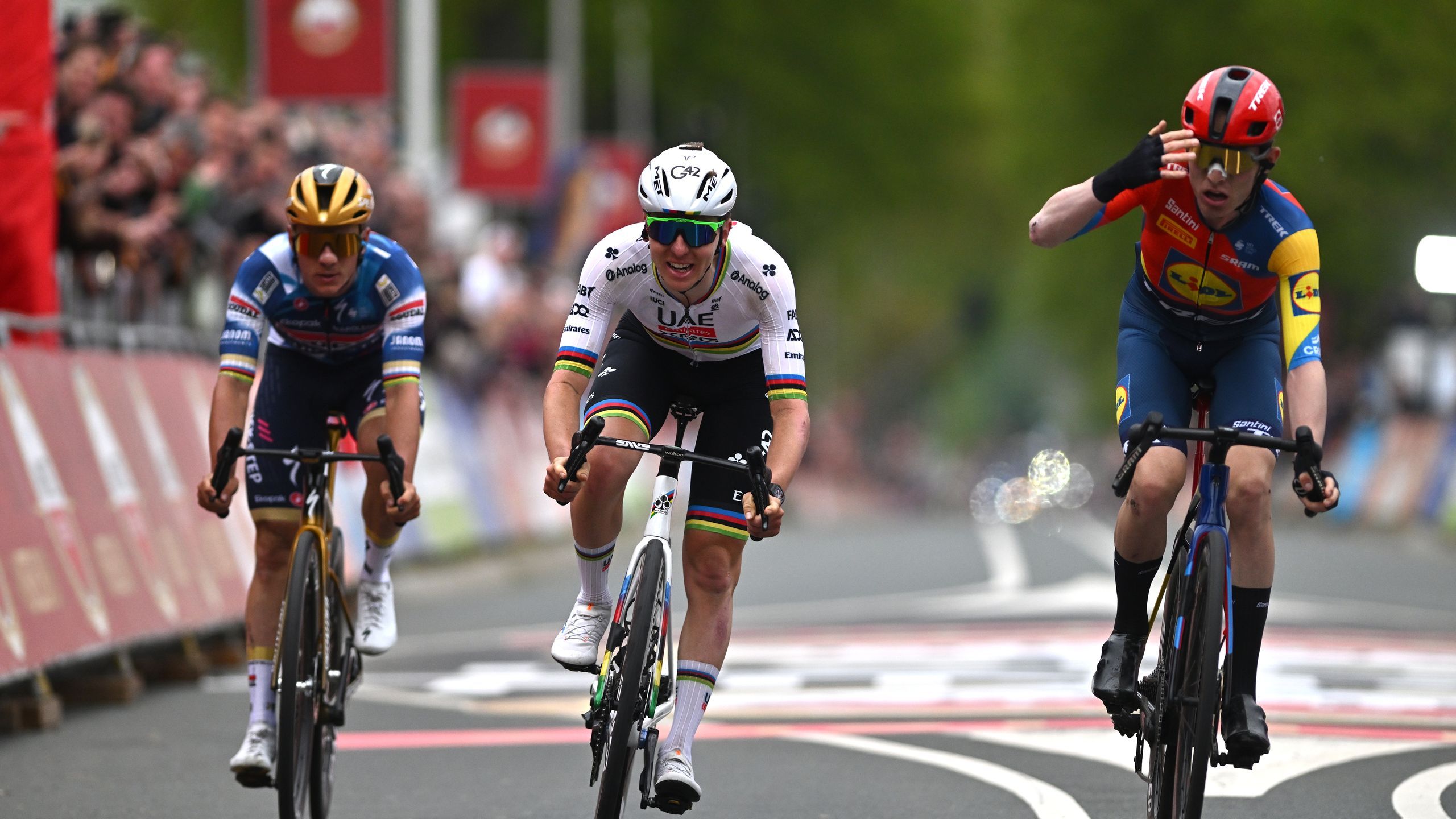 Kæmpe dansk triumf: Skjelmose slår Pogacar og Evenepoel i vild Amstel-finale - Eurosport