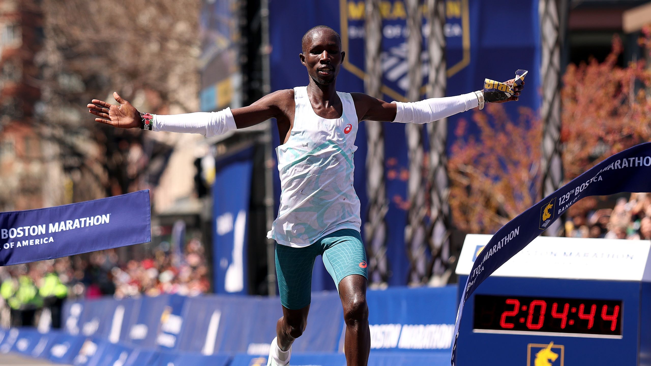 John Korir gewinnt den Boston-Marathon 2025: Kenianer schreibt mit ...