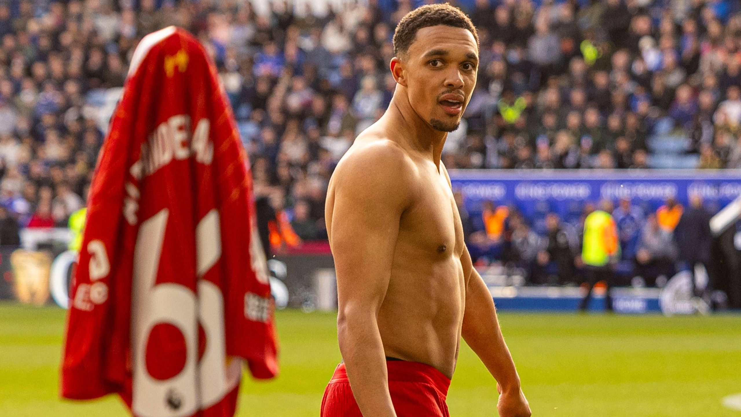 Trent Alexander-Arnold i jego ikoniczna radość po golu w meczu z ...