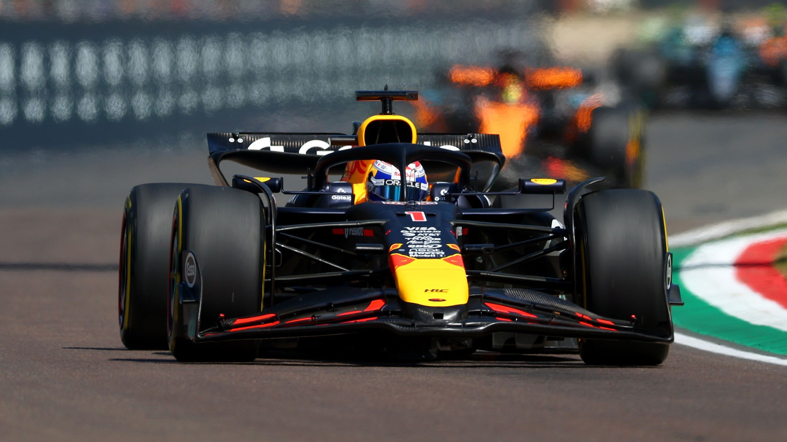 Max Verstappen, victorie uriașă la Imola! Luptă "de casă" între piloții ...