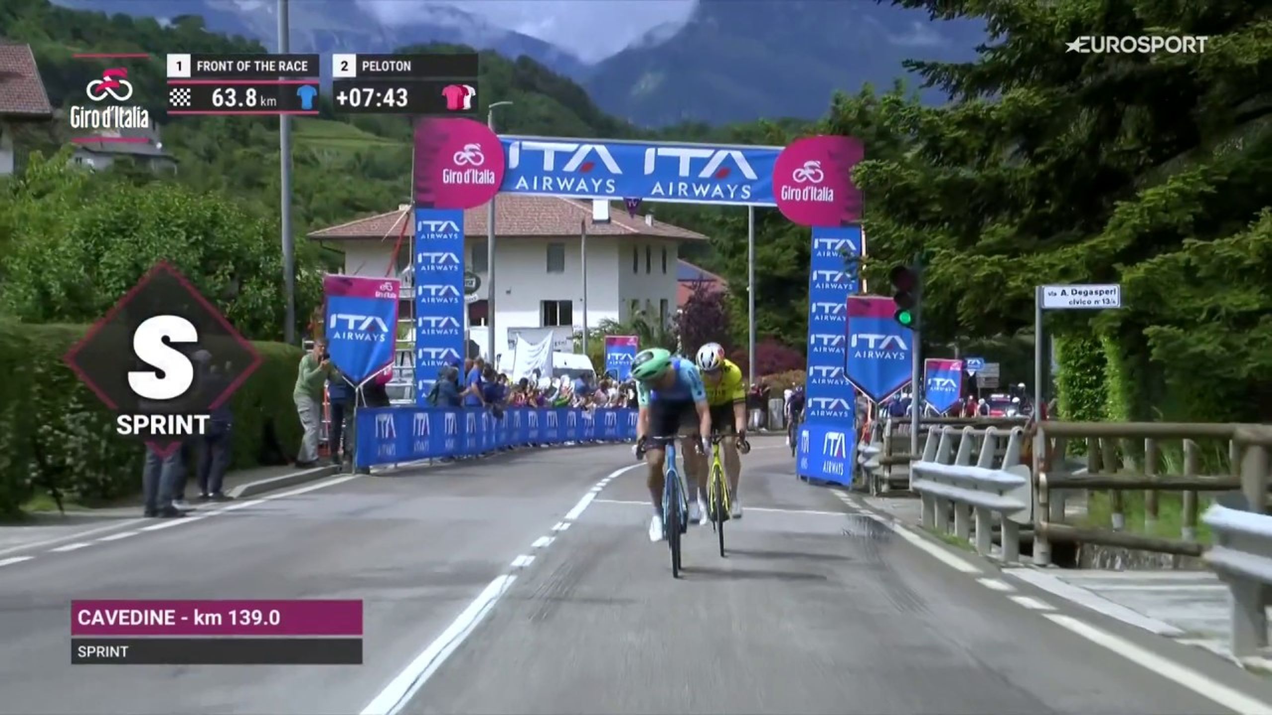 De Bondt fa lo scherzetto a van Aert: lo batte al traguardo volante di ...