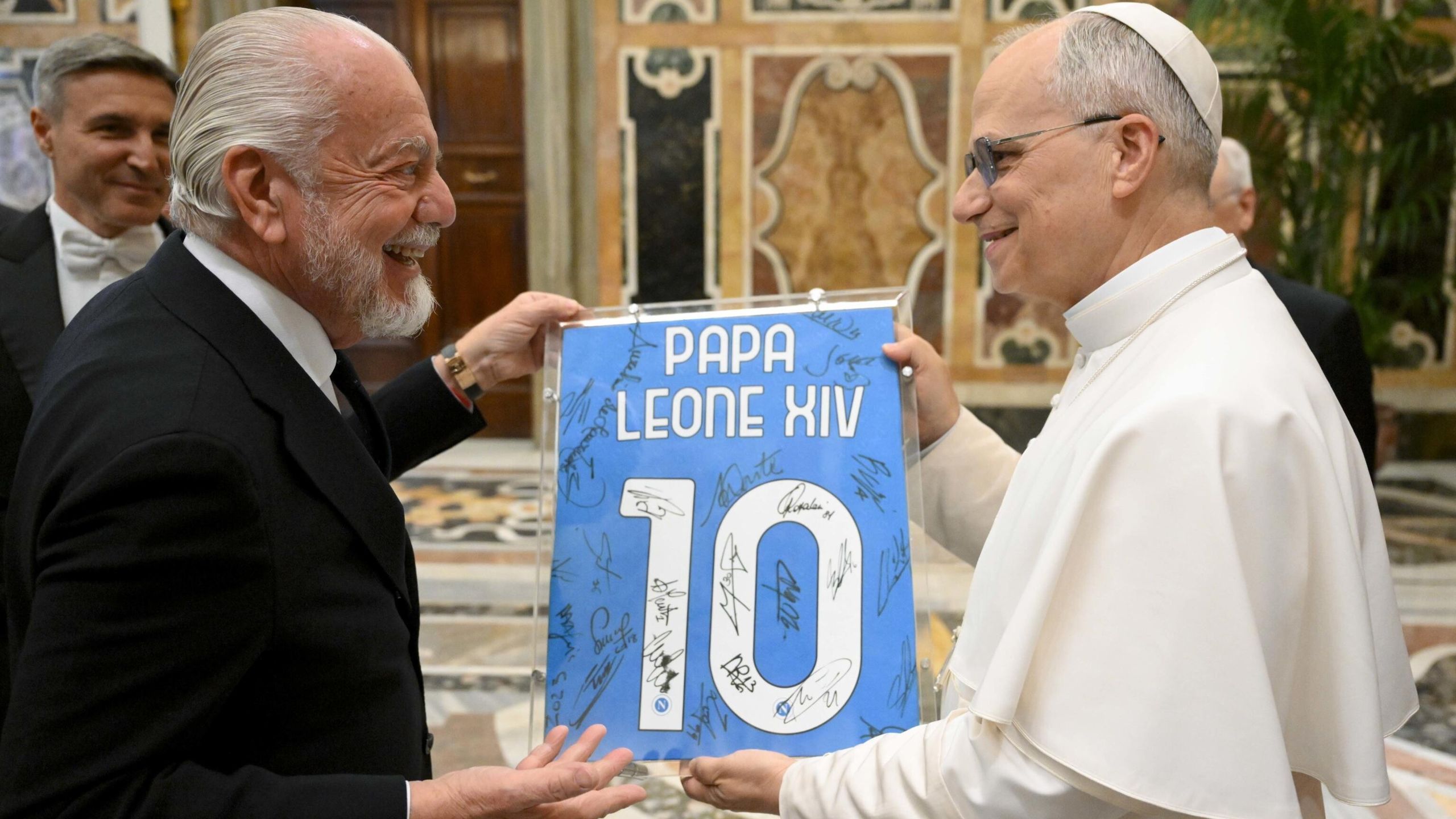 Papa Leon al XIV-lea a primit-o pe Napoli la Vatican. Mesajul ...