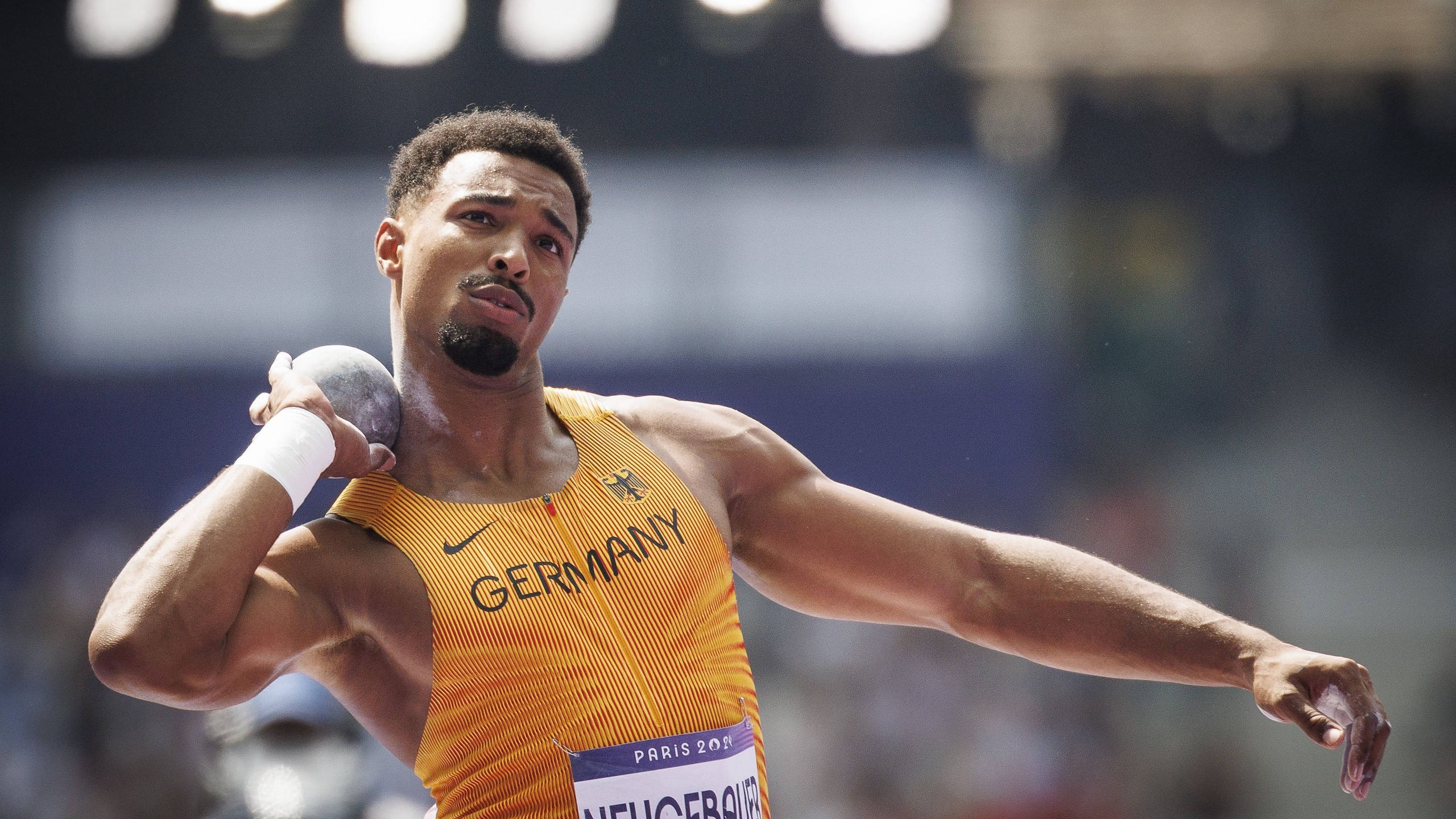 Leo Neugebauer beim Zehnkampf in Götzis zur Halbzeit Fünfter - Ayden Owens-Delerme vorne, Niklas ...