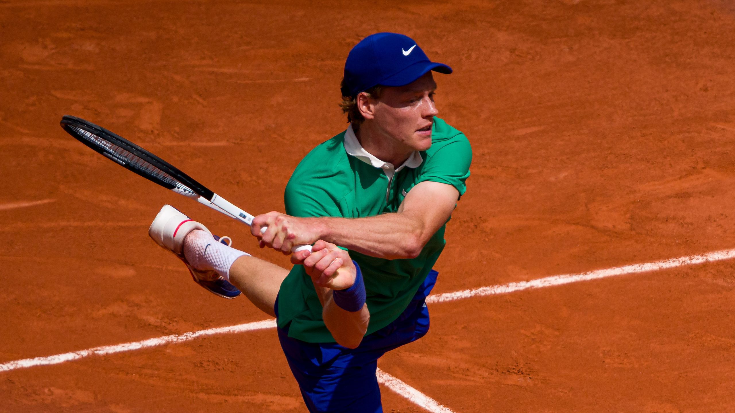 French Open 2025: Alex Corretja adelt Jannik Sinner - "verbesserte ...