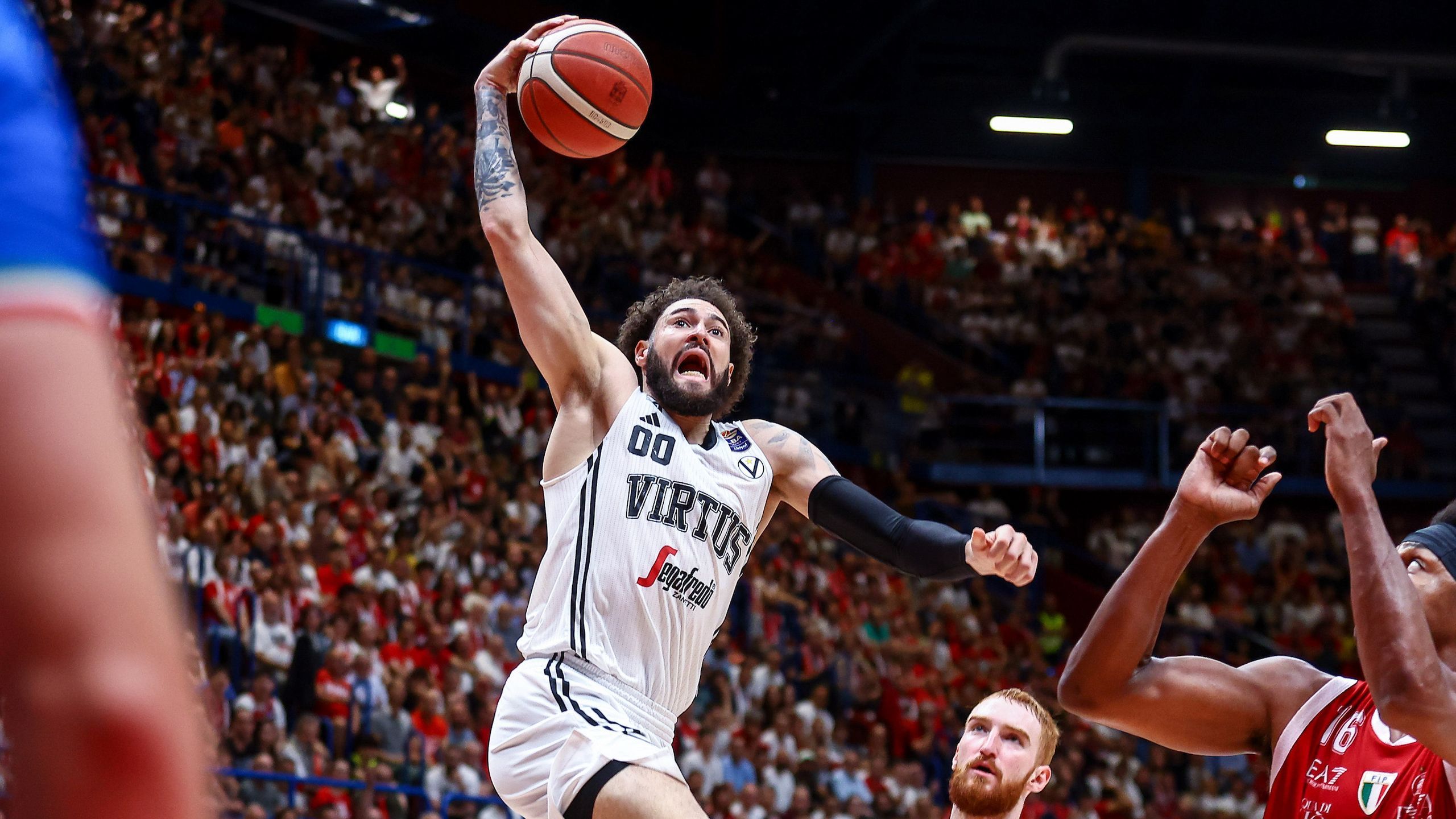 La Virtus Bologna allunga un piede in finale: vince a Milano 78-68 e va ...
