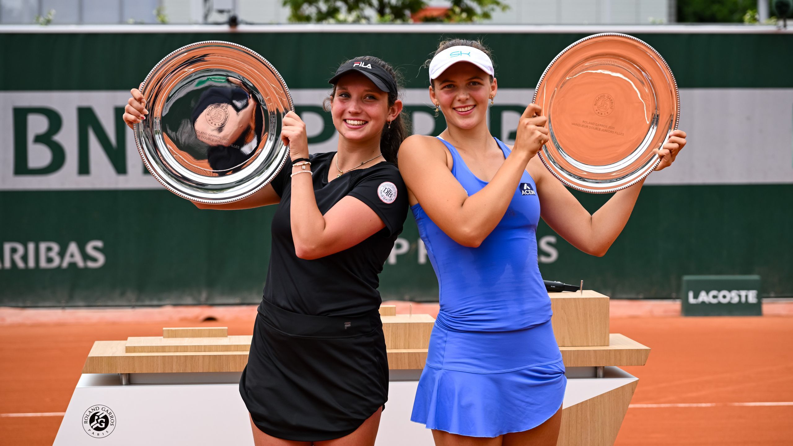 Deutsches Juniorinnen-Doppel Eva Bennemann und Sonja Zhenikhova gewinnt ...