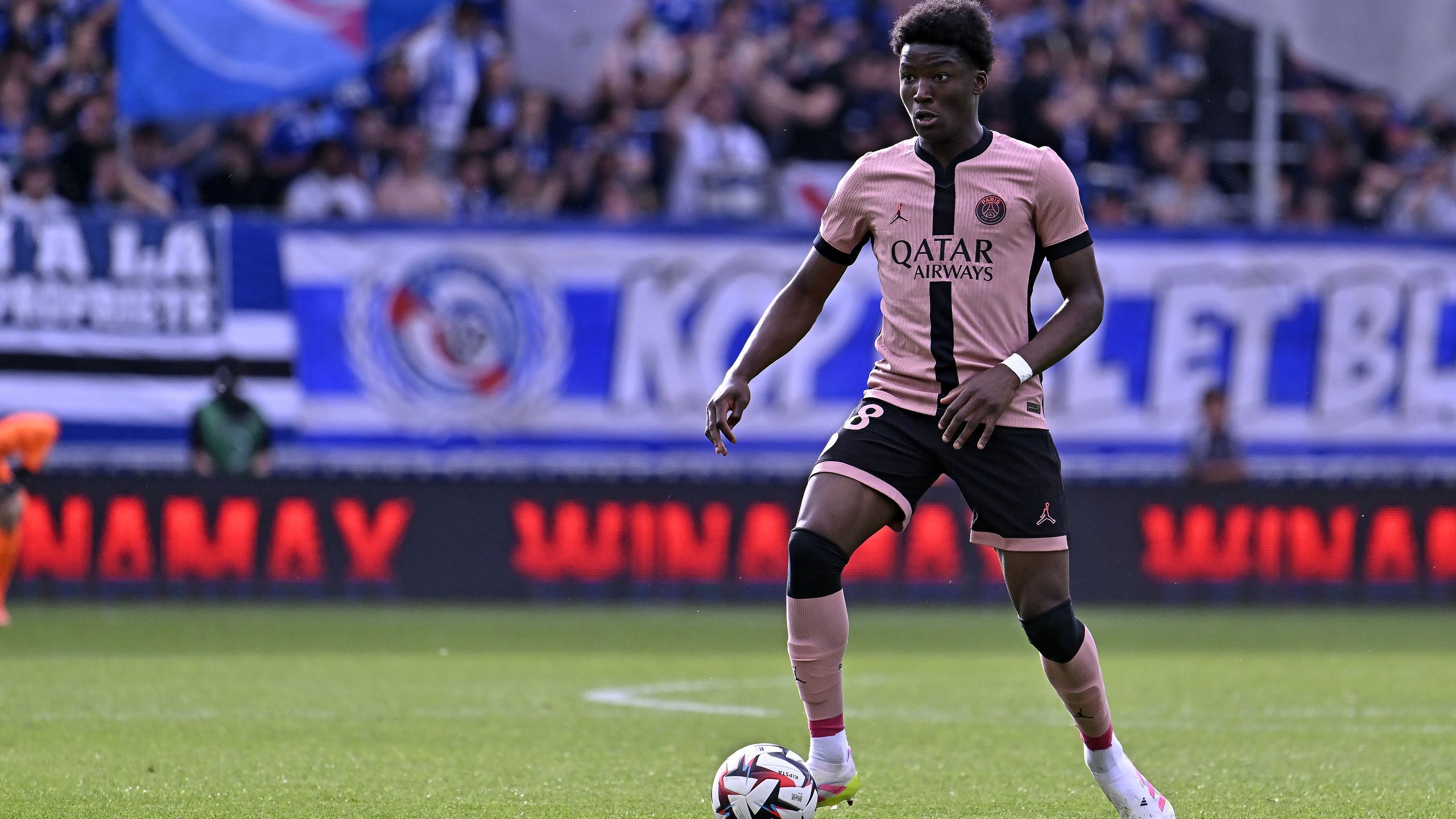 Bayer 04 Leverkusen holt Axel Tape von Paris Saint-Germain - 17 ...