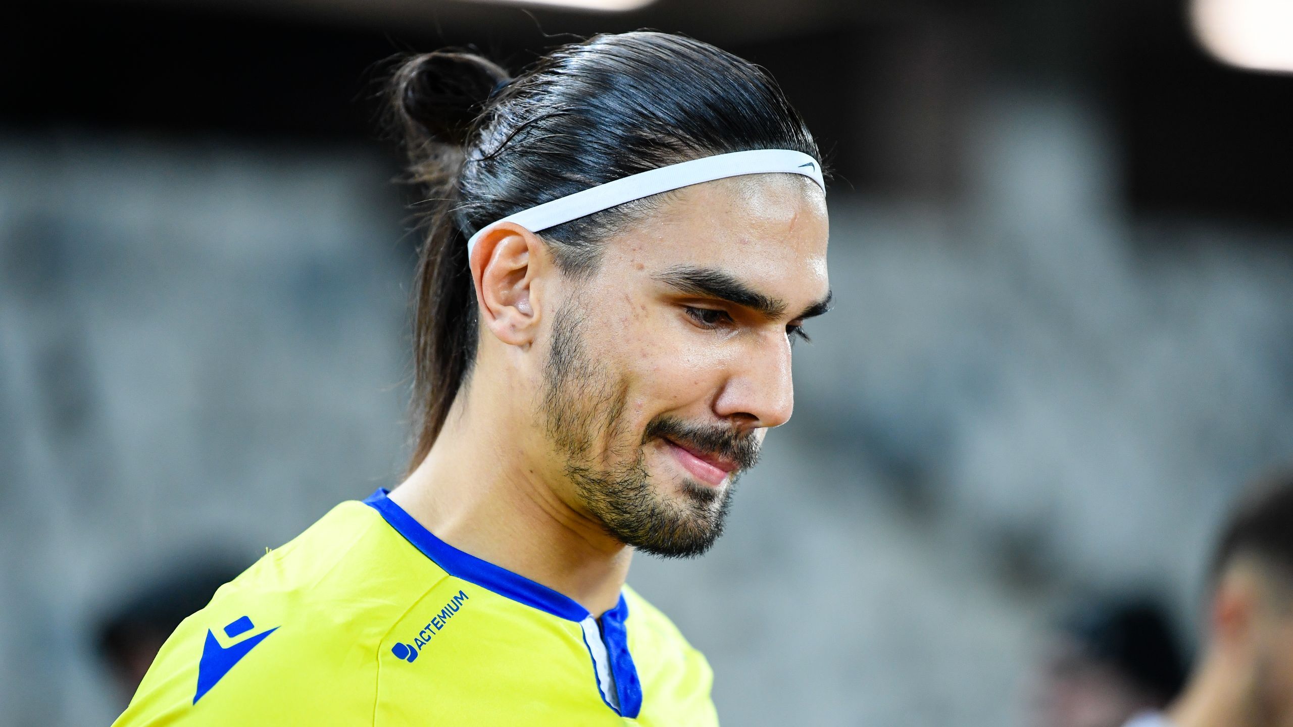 Marian Huja piłkarzem Pogoni Szczecin. Stał się obiektem niewybrednych ...