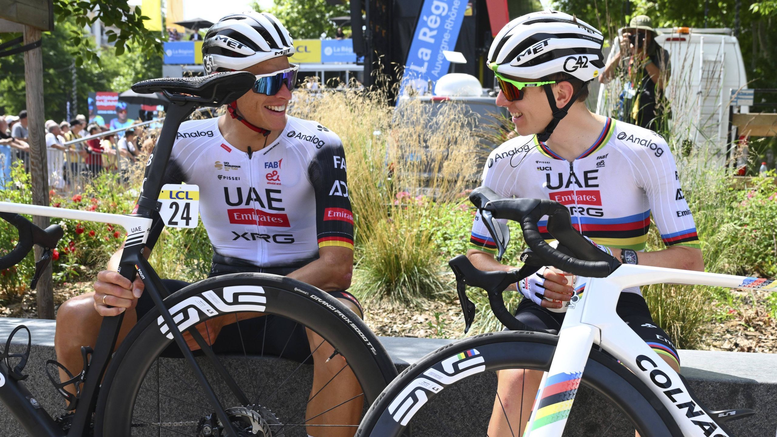 Nils Politt als Helfer dabei: UAE Team Emirates-XRG um Superstar Tadej ...