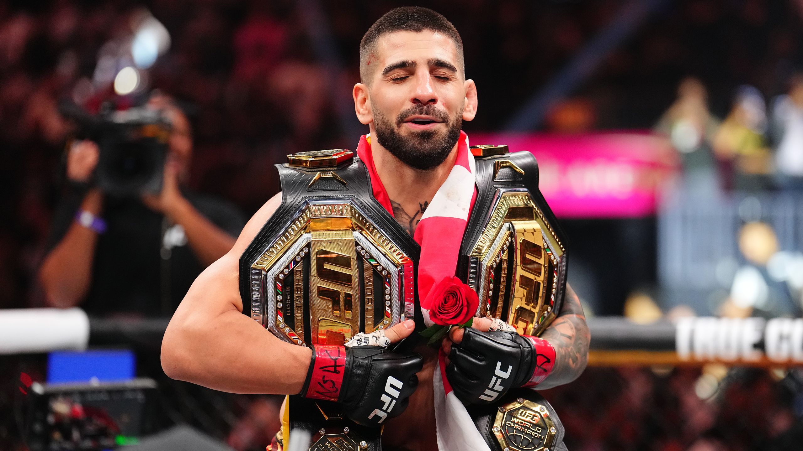 UFC 317 | Ilia Topuria se corona con los dos cinturones: Se convierte ...